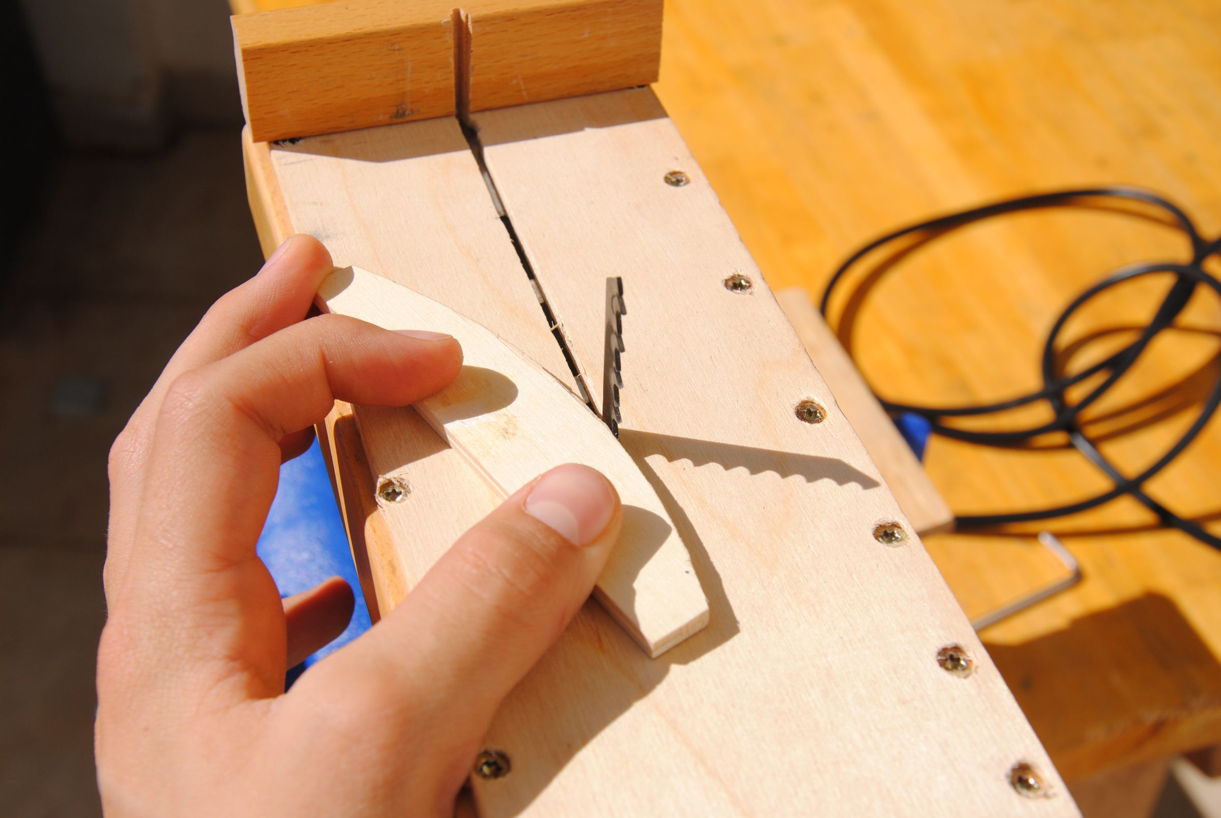 DIY Jigsaw Crosscut Sled - Perfect Jigsaw Cuts Every Single Time! : 8 ...
