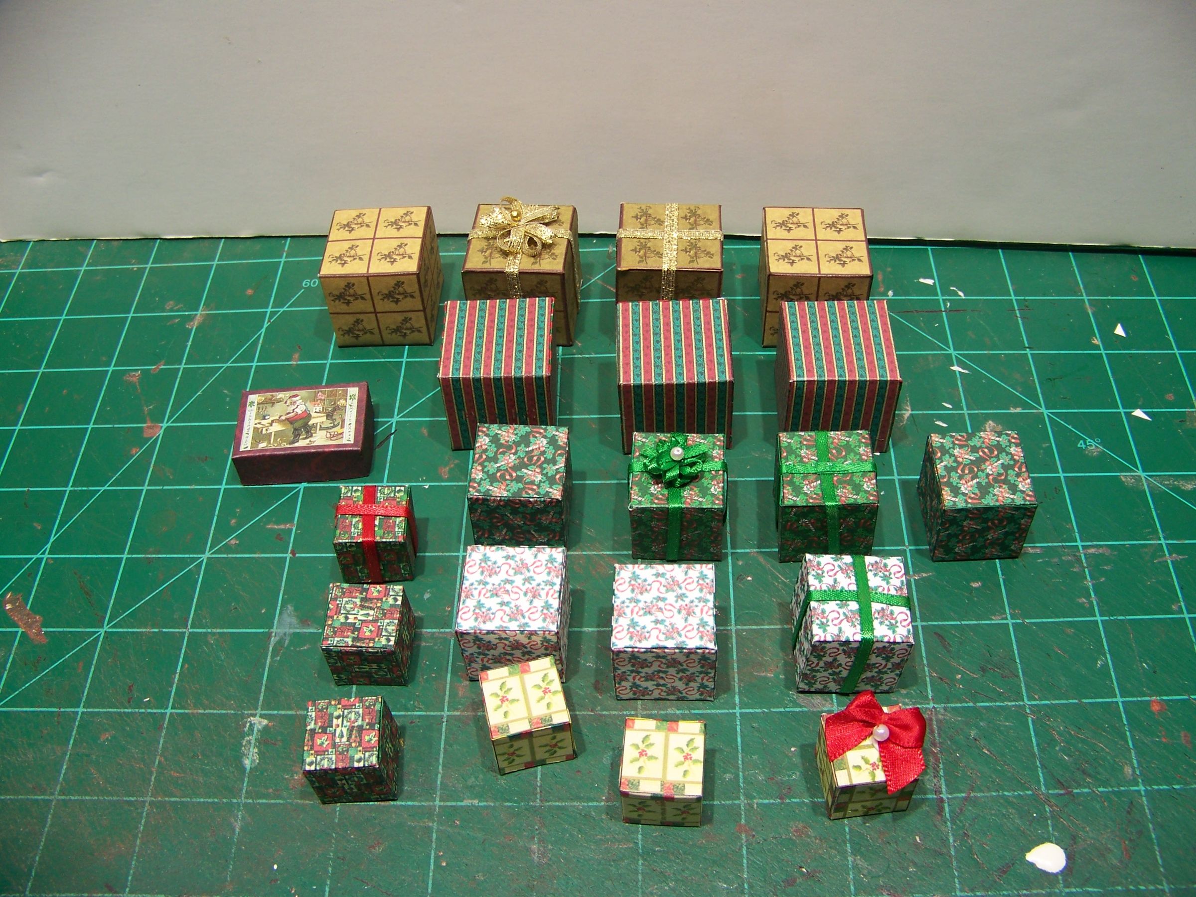 Making Mini Christmas Presents : 9 Steps (with Pictures) - Instructables