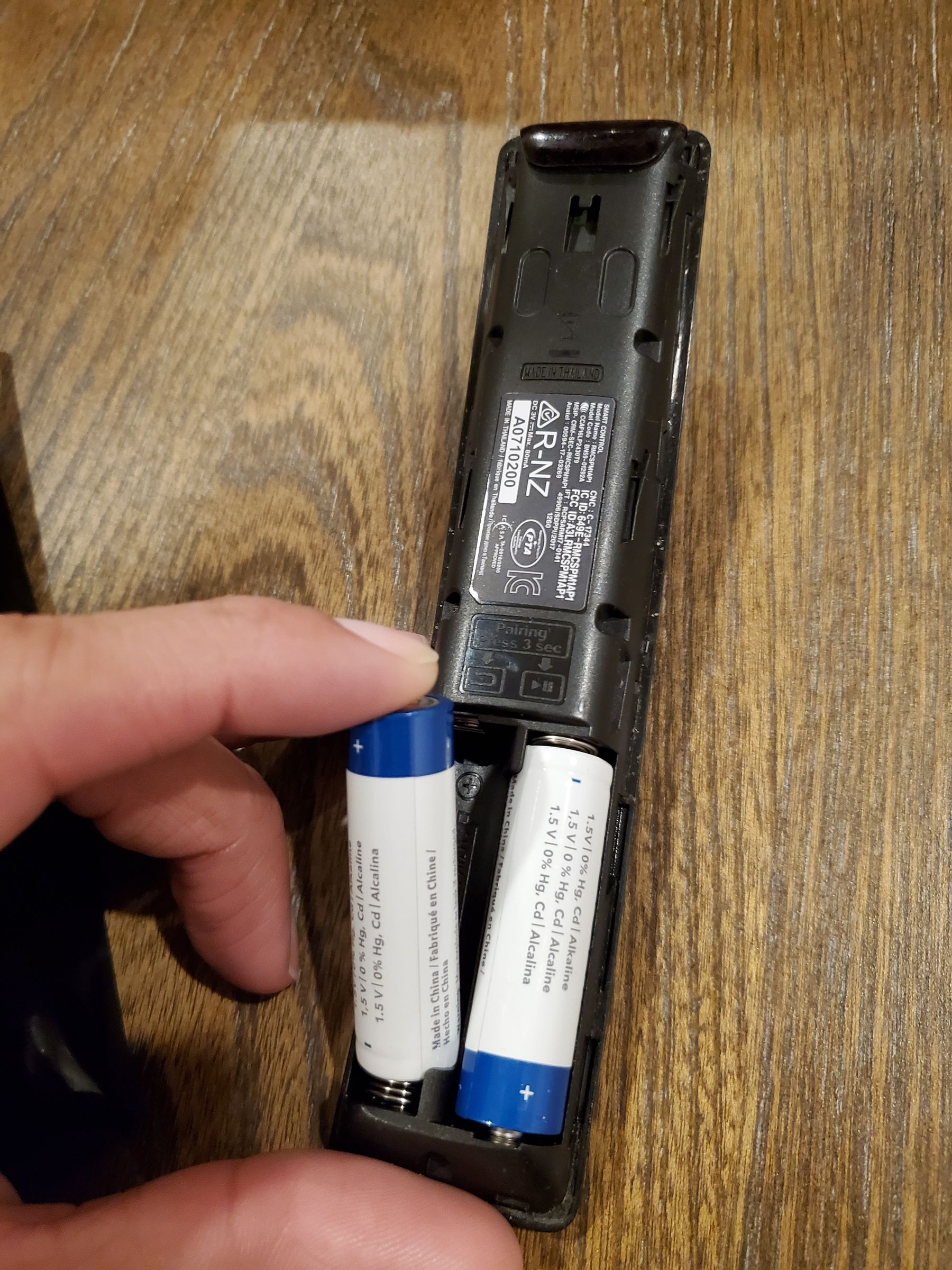 Replace Batteries in Display Remote : 11 Steps - Instructables