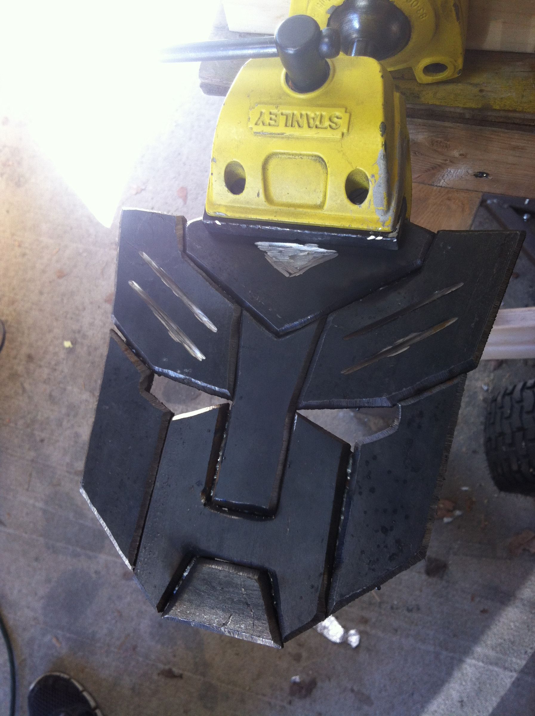 Heavy Duty Autobot Logo : 9 Steps - Instructables