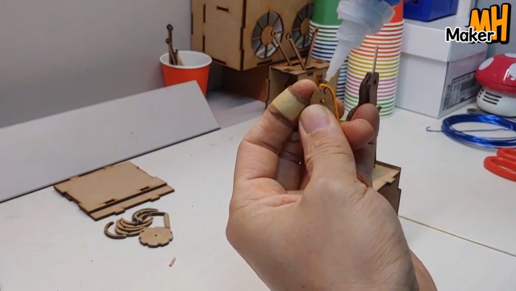 A Seal That Rolls a Ball. AUTOMATA. Laser Cutter. : 6 Steps - Instructables