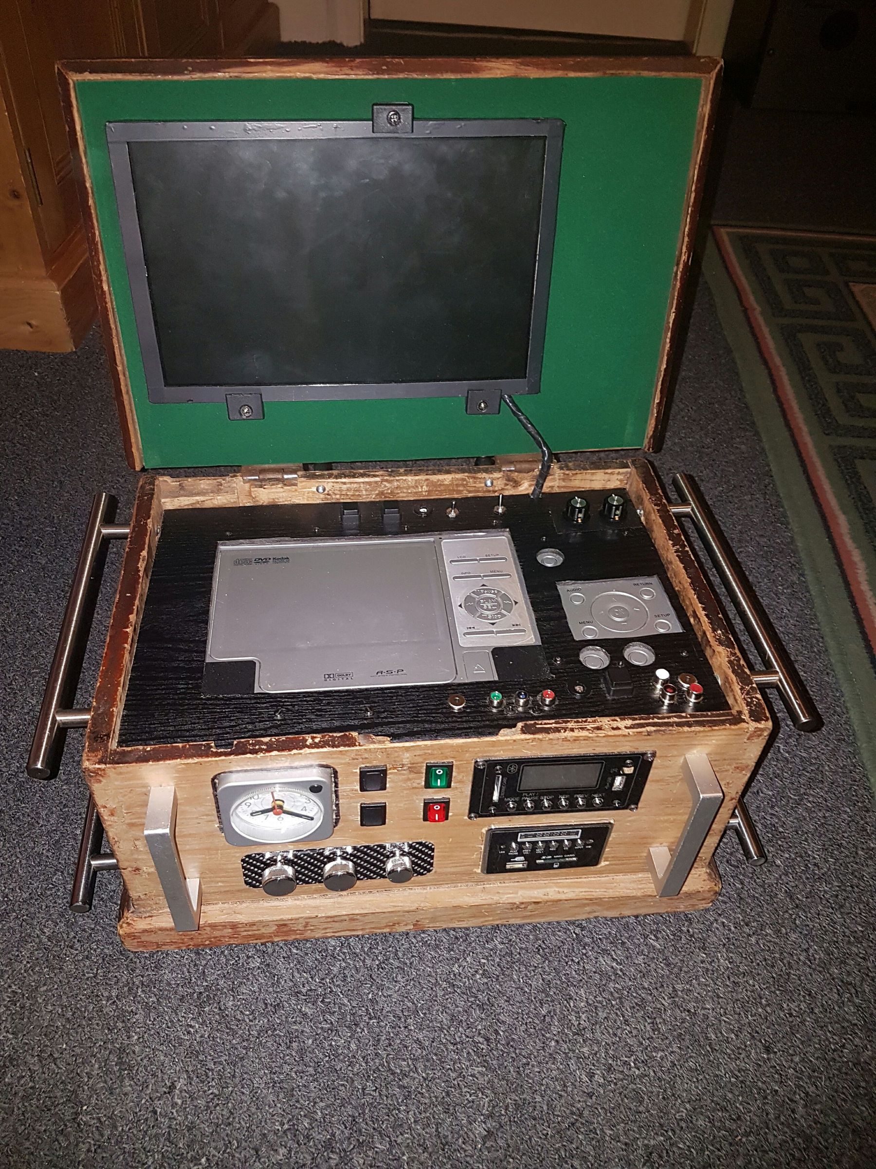 Portable Entertainment Center : 3 Steps - Instructables