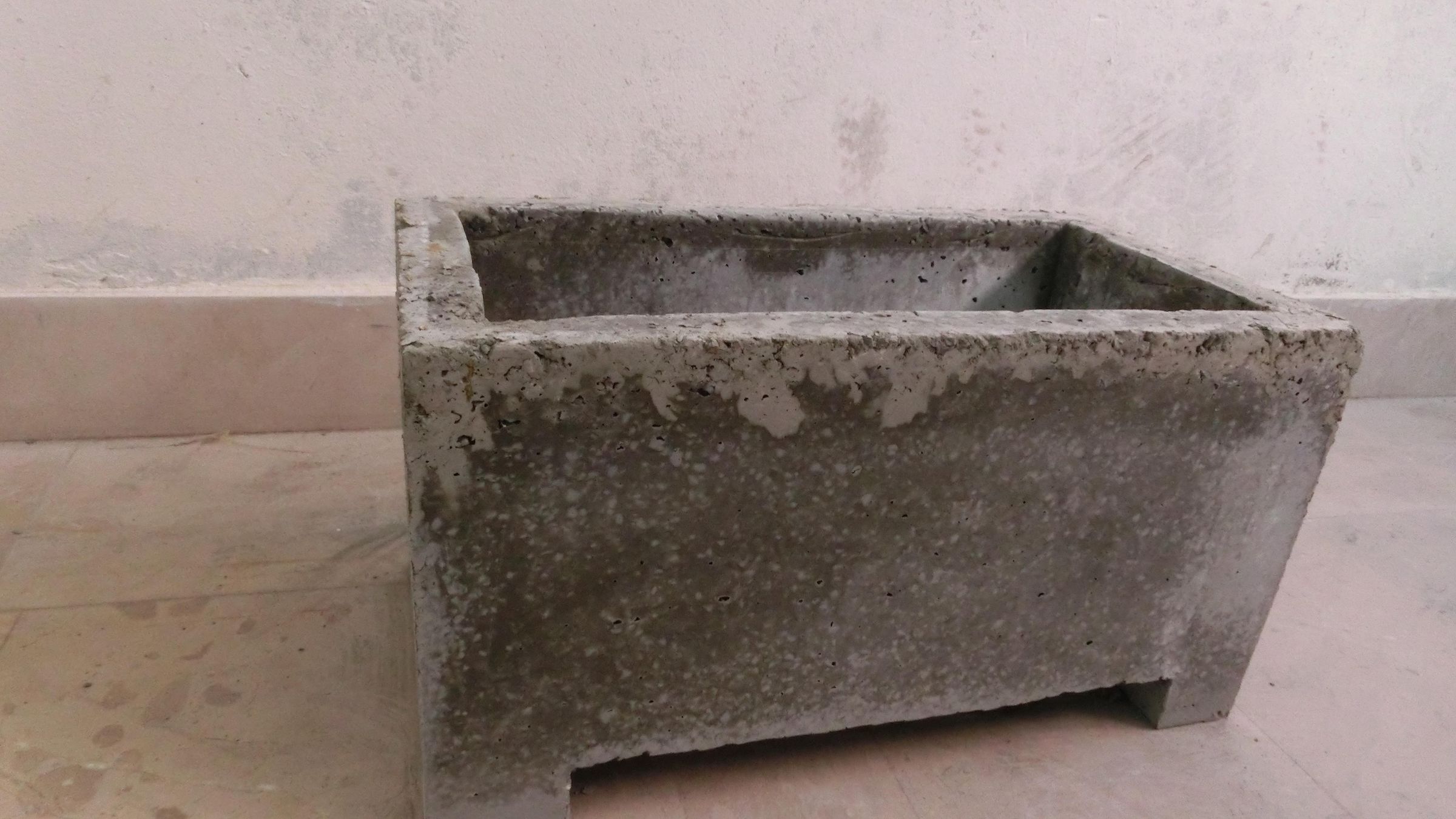 How to Make a Concrete Planter : 7 Steps (with Pictures) - Instructables