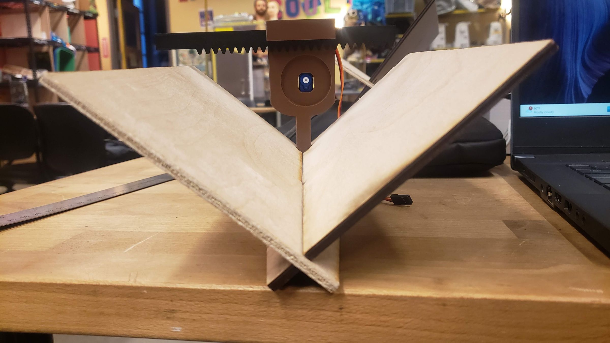 IDC 2 - Automatic Page Turner : 6 Steps - Instructables