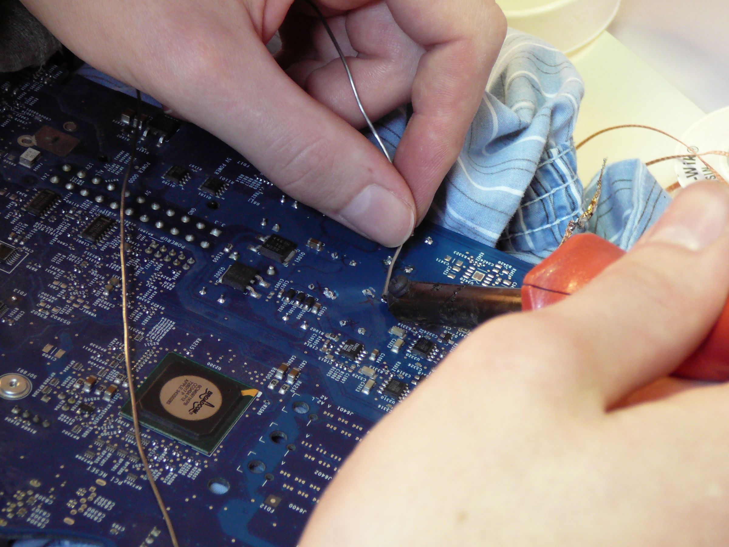 Imac G5 DIY Capacitors Repair : 9 Steps (with Pictures) - Instructables