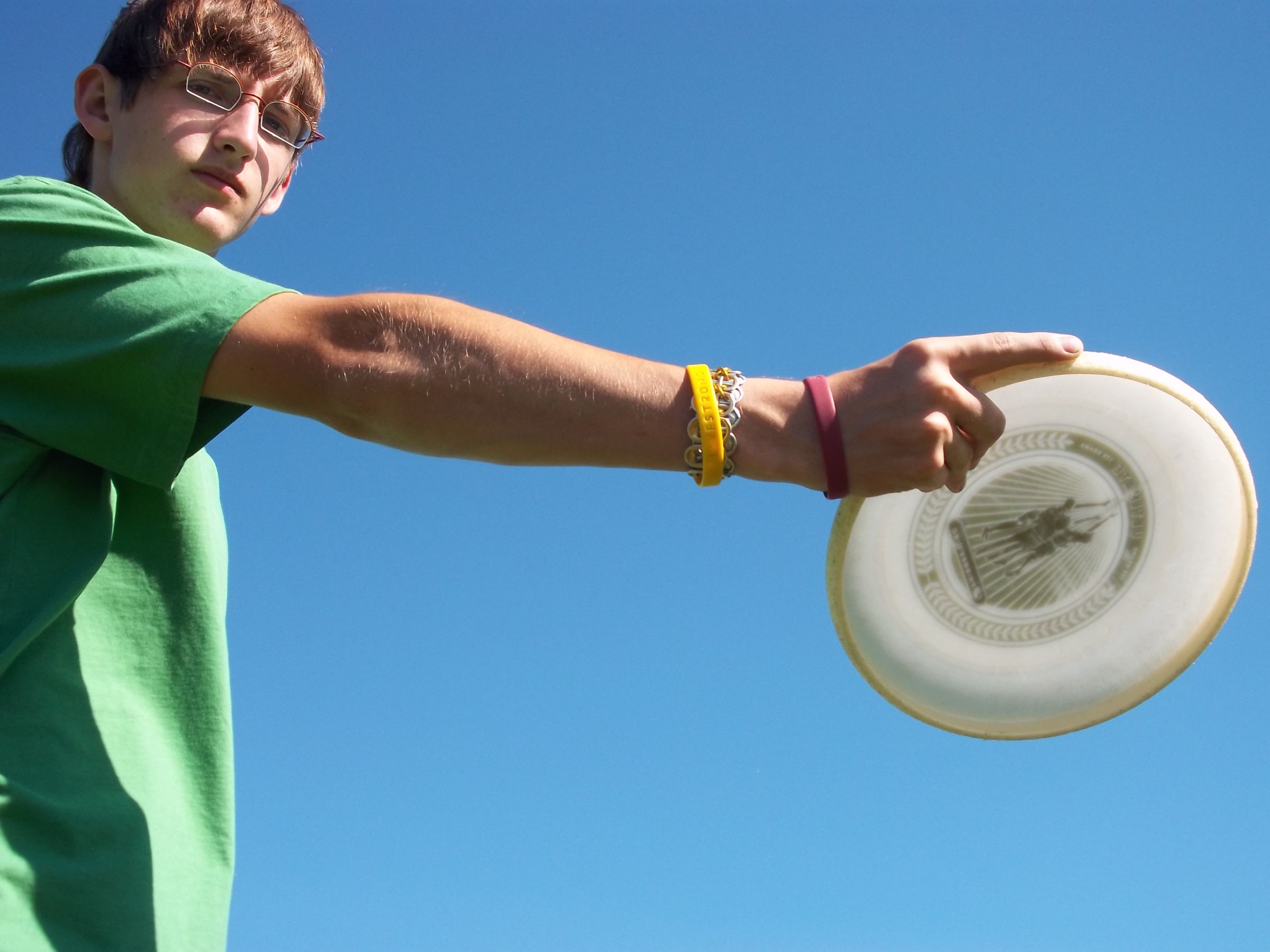 Funky McGroovy Frizbee Throwing Guide : 9 Steps (with Pictures ...