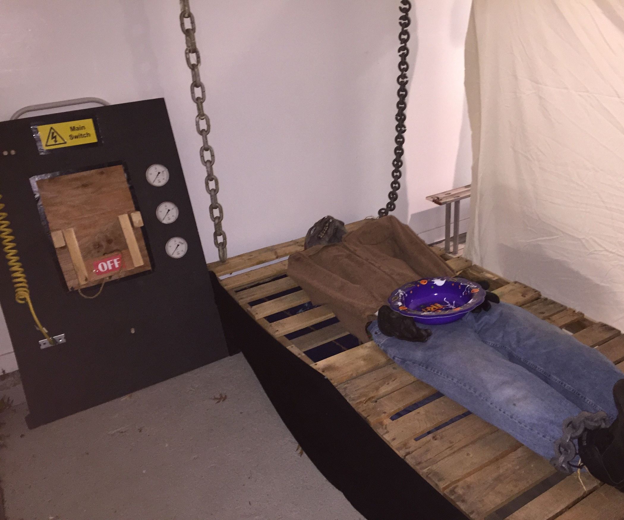 Moving Monster for Trick-or-Treaters : 5 Steps (with Pictures ...