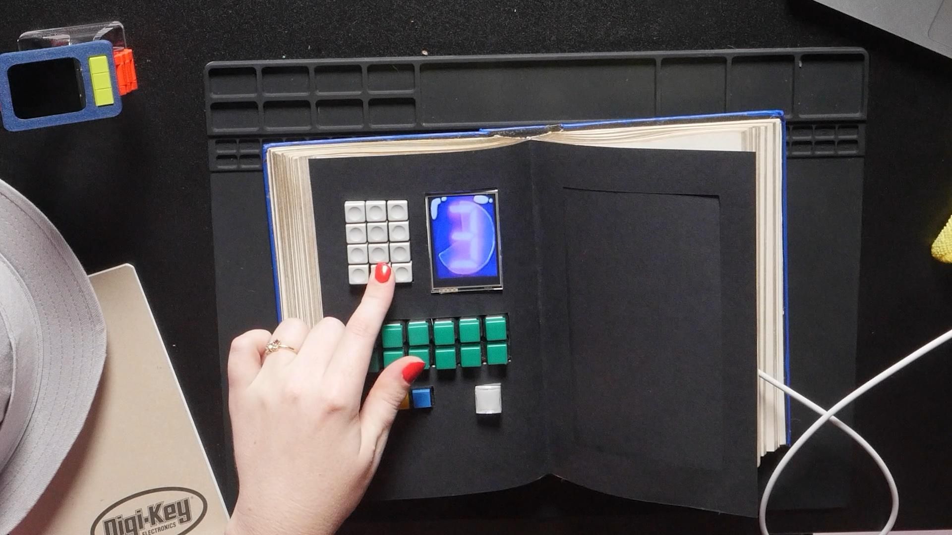 Penny's Computer Book (from Inspector Gadget) : 8 Steps (with Pictures) - Instructables
