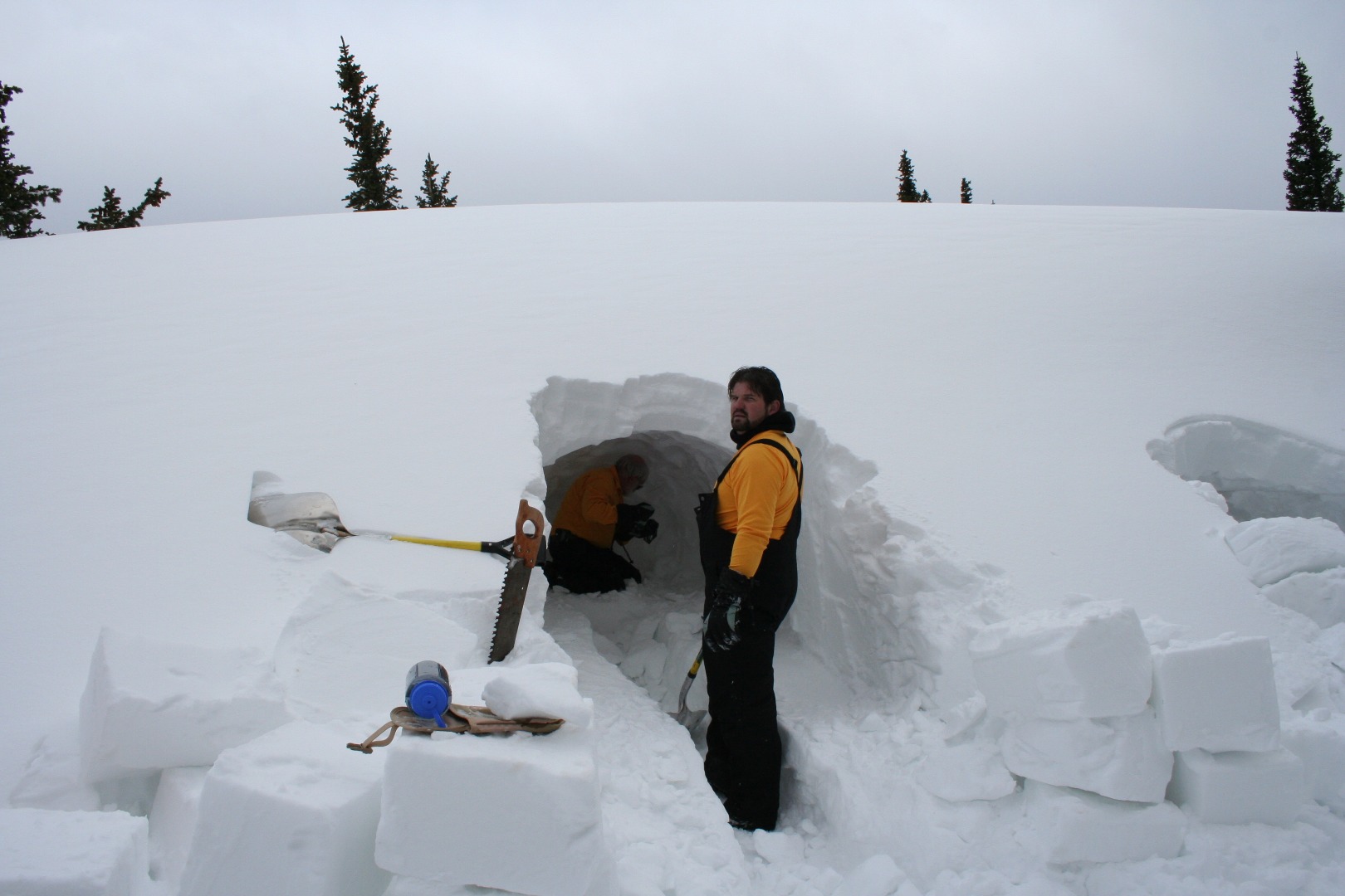 How to Build a Snow Cave for Winter Survival : 5 Steps (with Pictures ...