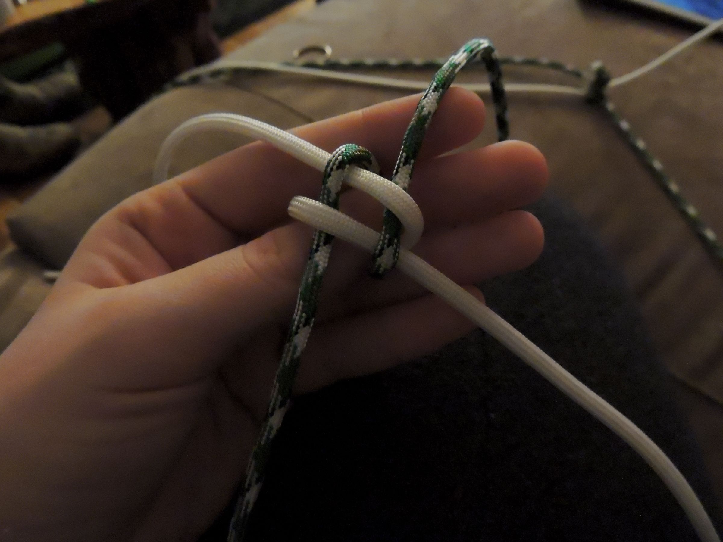 Paracord Cross (Square Braid) : 10 Steps - Instructables