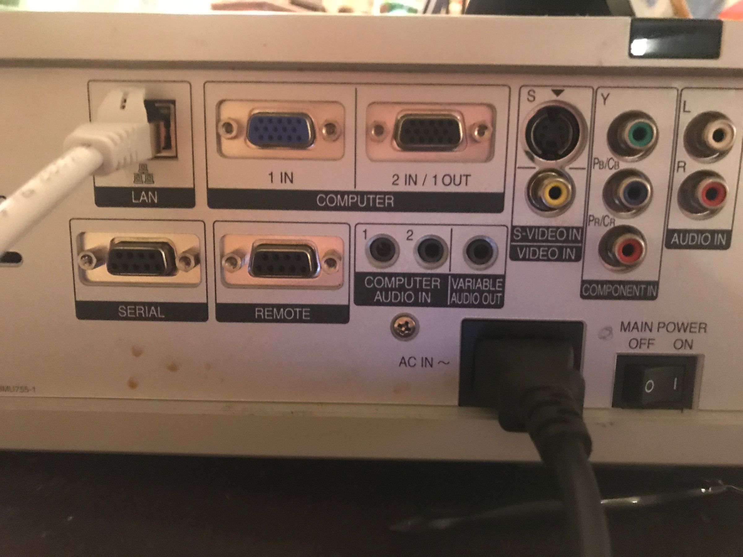 How to Connect a MacBook Pro to a Panasonic LCD Projector : 10 Steps ...