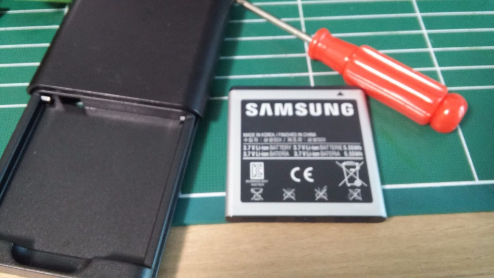 Make 5v LI Battery With Your Old Cellphone Battery : 8 Steps ...