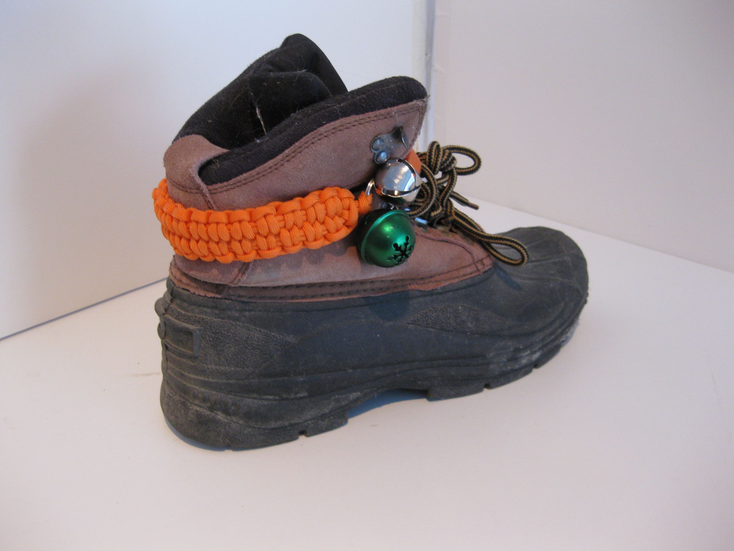 Bear Bell Paracord Ankle Strap : 6 Steps - Instructables