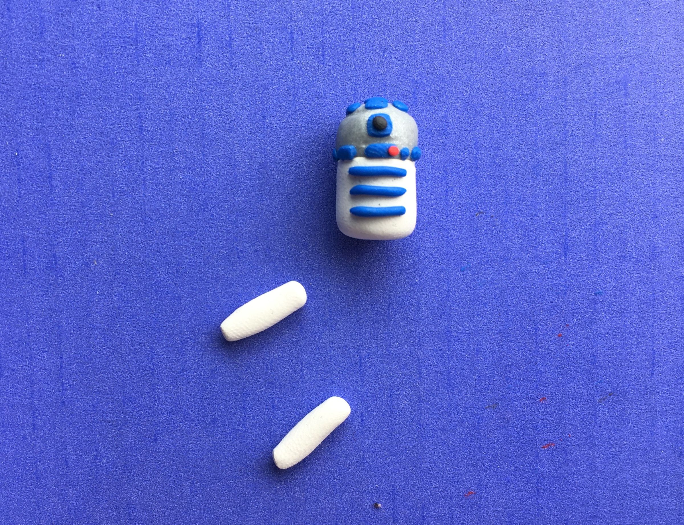 R2D2 Star Wars Charm Bookmark : 4 Steps (with Pictures) - Instructables