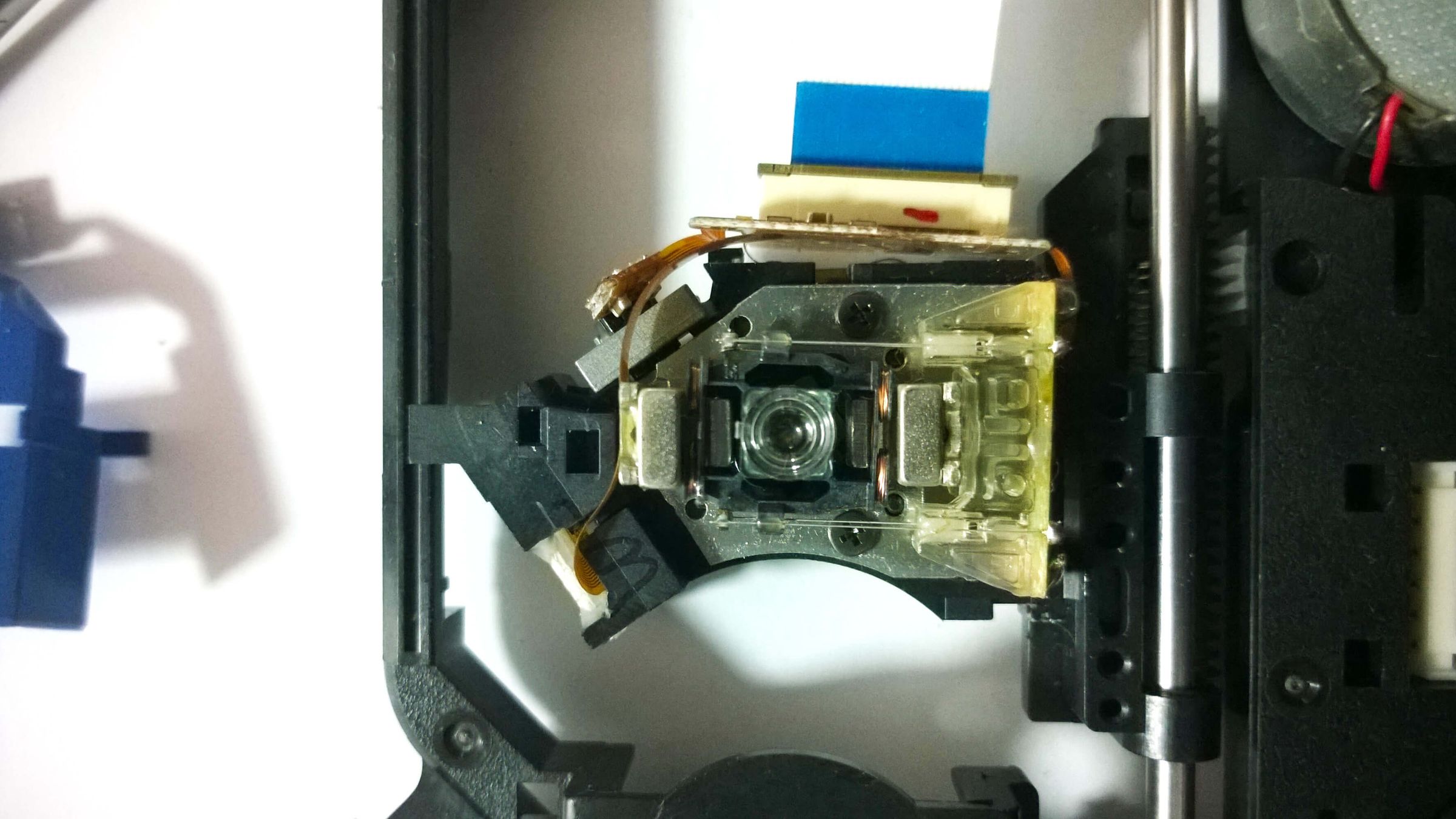 Parts to Salvage From a DVD/CD Player : 10 Steps - Instructables