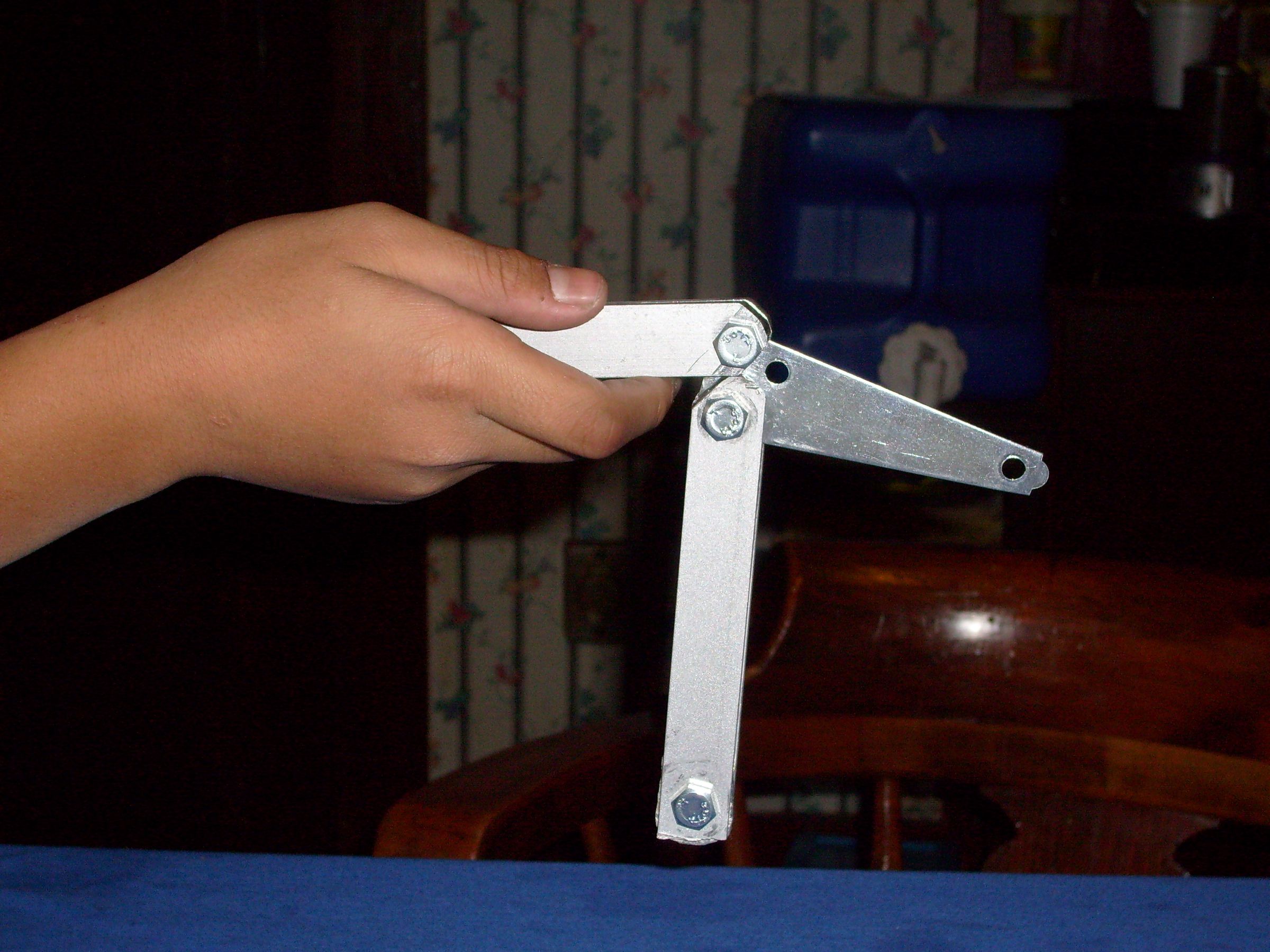 Balisong:Basic Open : 7 Steps - Instructables
