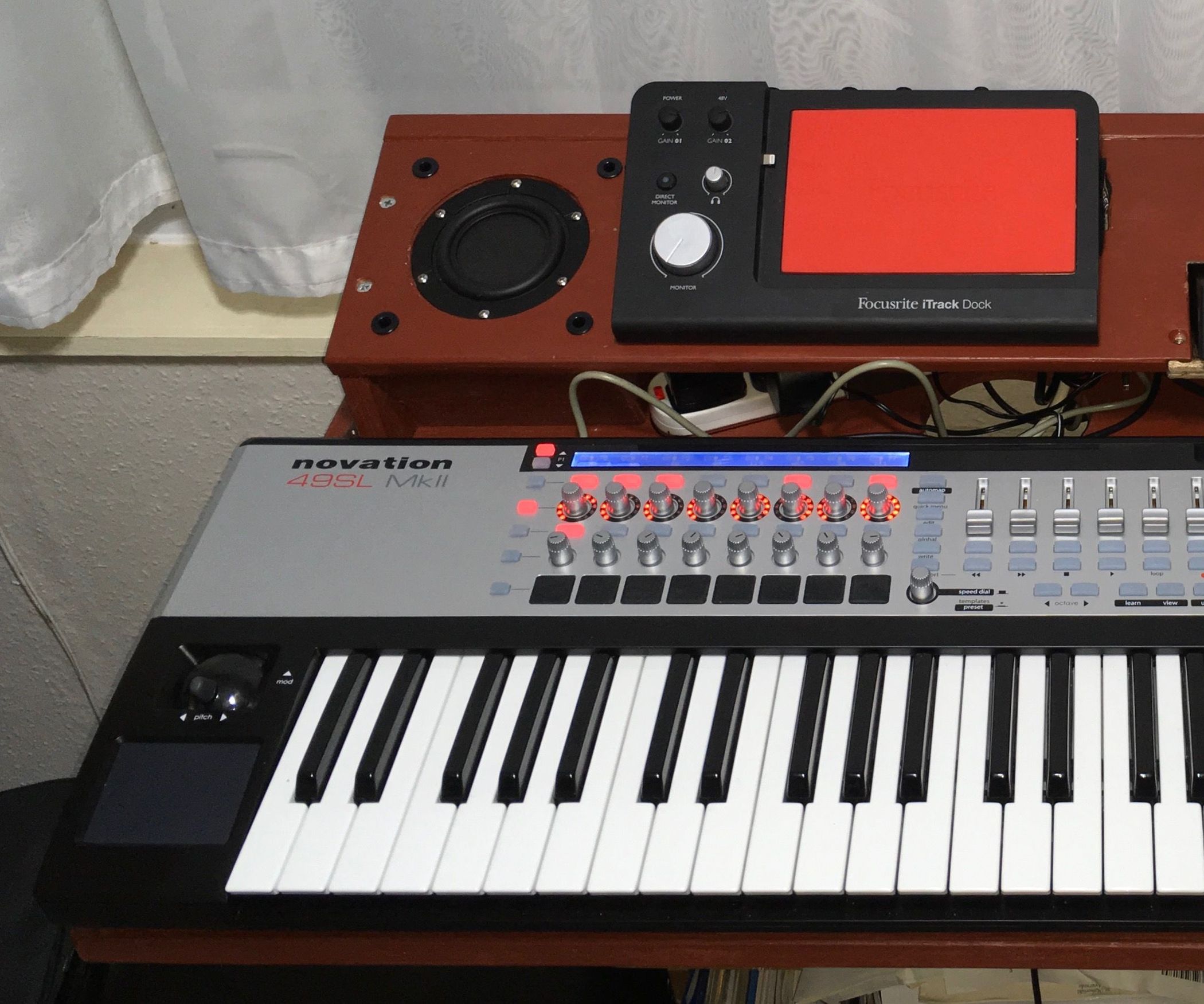 Keyboard Amp/Desk : 6 Steps - Instructables