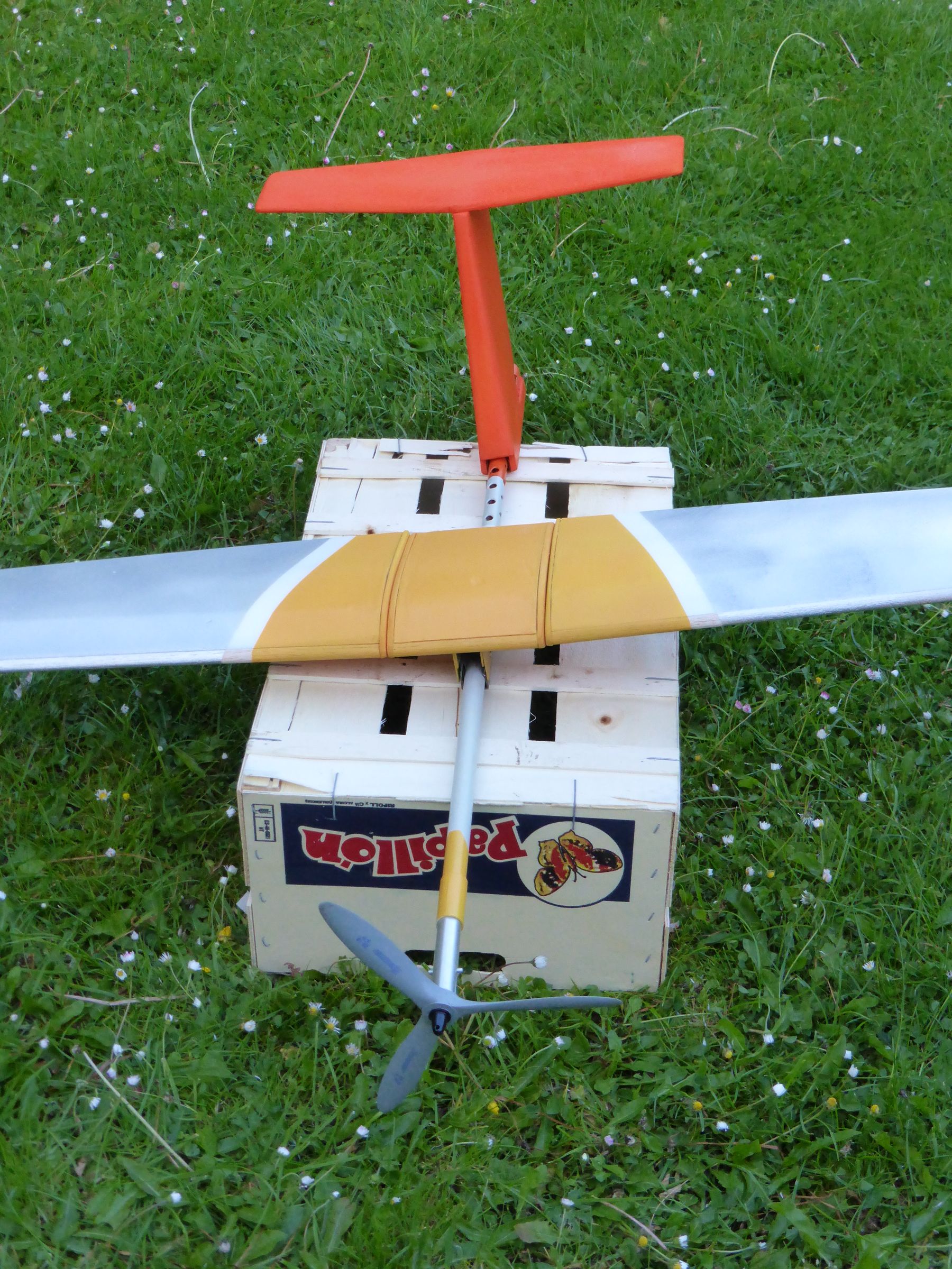 Rubber Band Airplane : 5 Steps (with Pictures) - Instructables