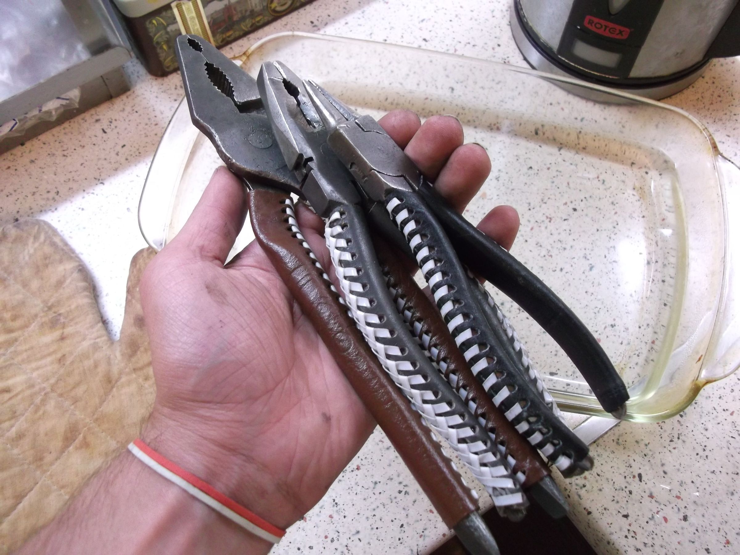 Making/Fixing Tool Grips With Plastic Bottle String : 8 Steps (with ...