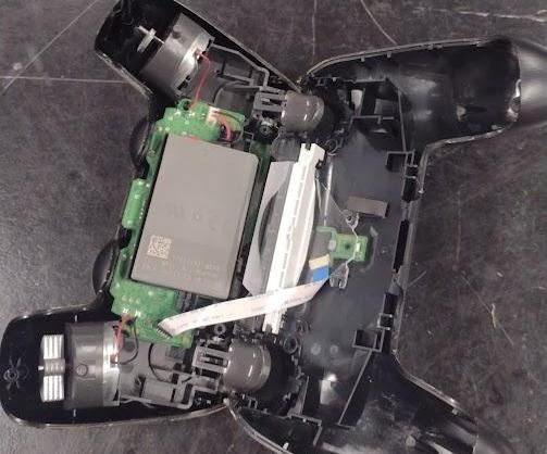 How to Take Apart a PS4 Controller for Repairs : 4 Steps - Instructables