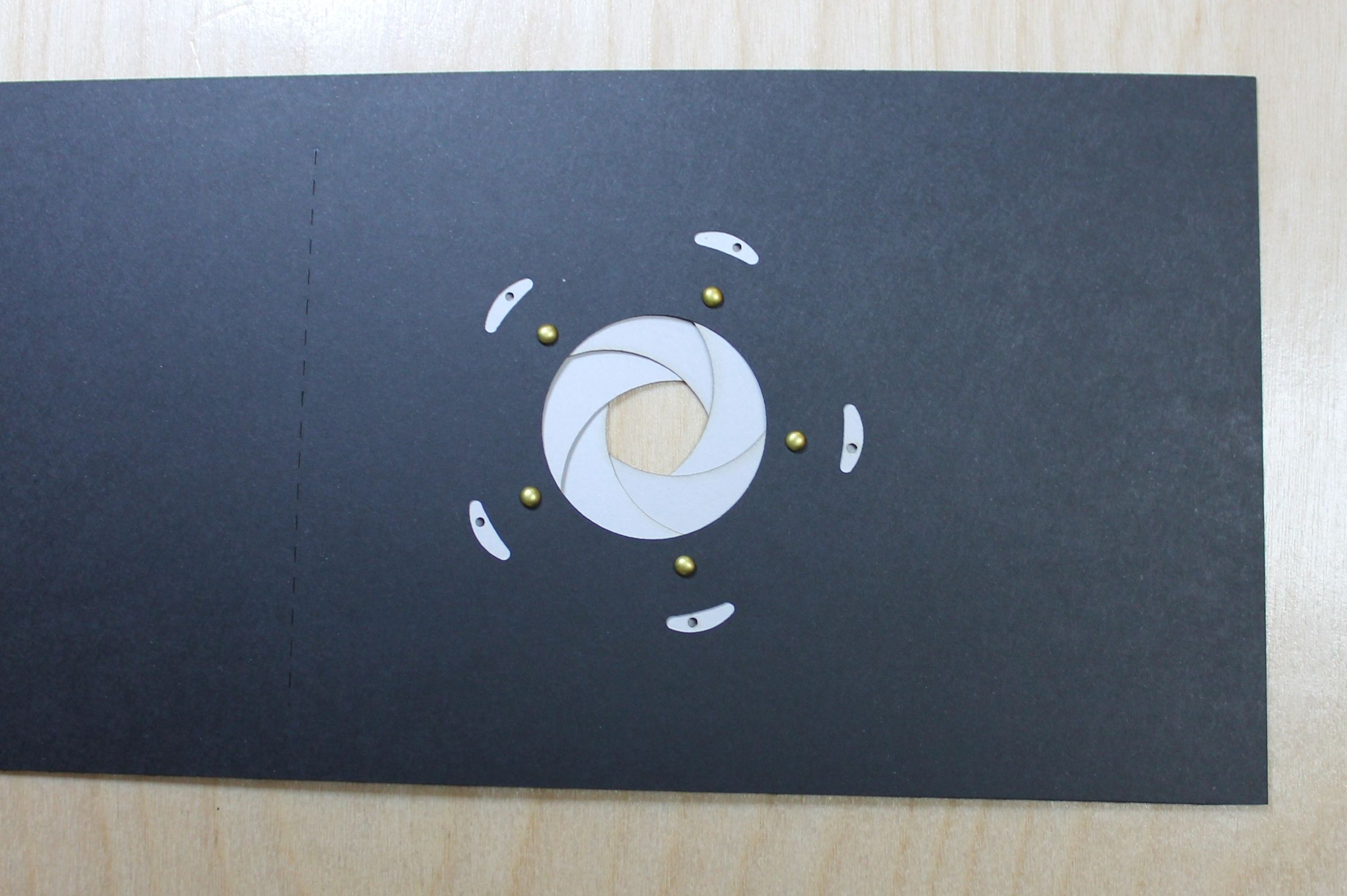 Mechanical Iris Card - Improved! : 3 Steps (with Pictures) - Instructables