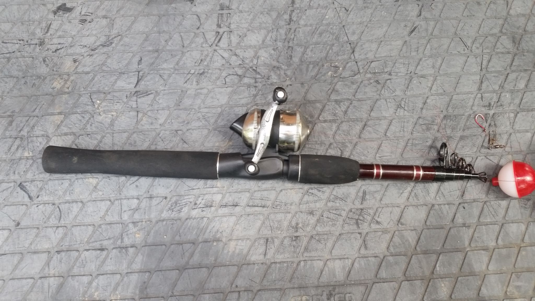 Survival Fishing Without a Pole : 7 Steps (with Pictures) - Instructables