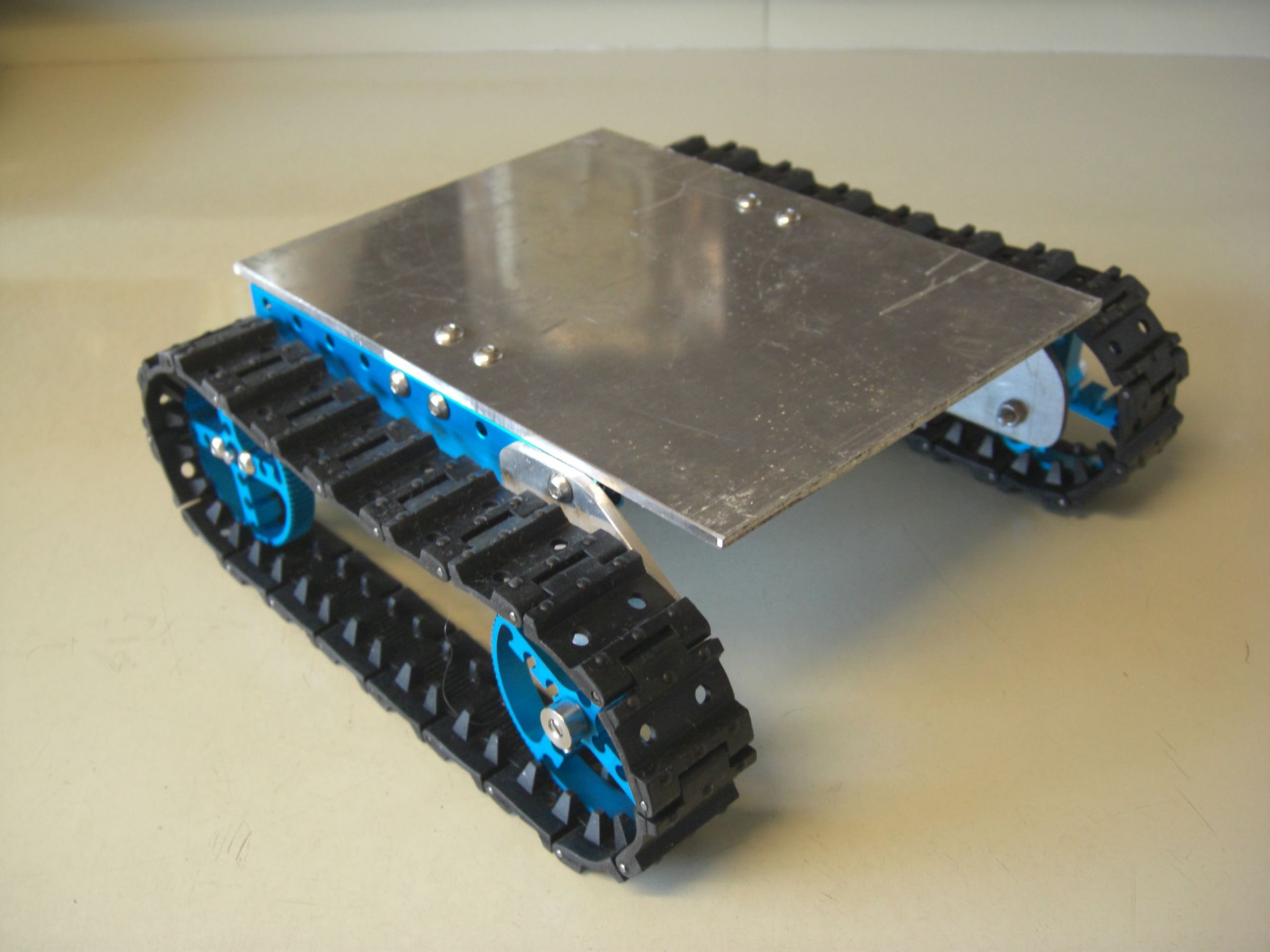 Dual Track Robot : 7 Steps - Instructables