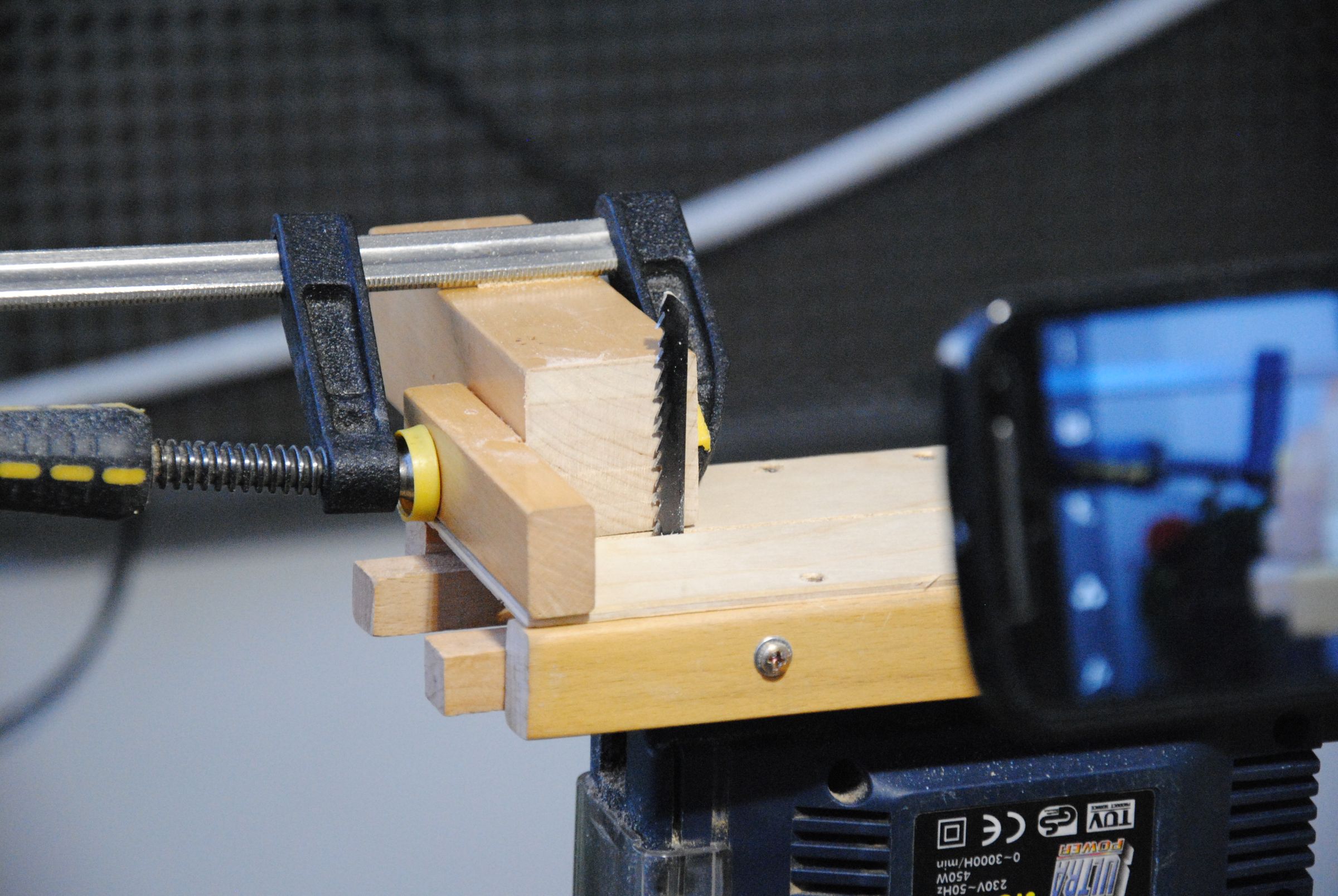 DIY Jigsaw Crosscut Sled - Perfect Jigsaw Cuts Every Single Time! : 8 ...