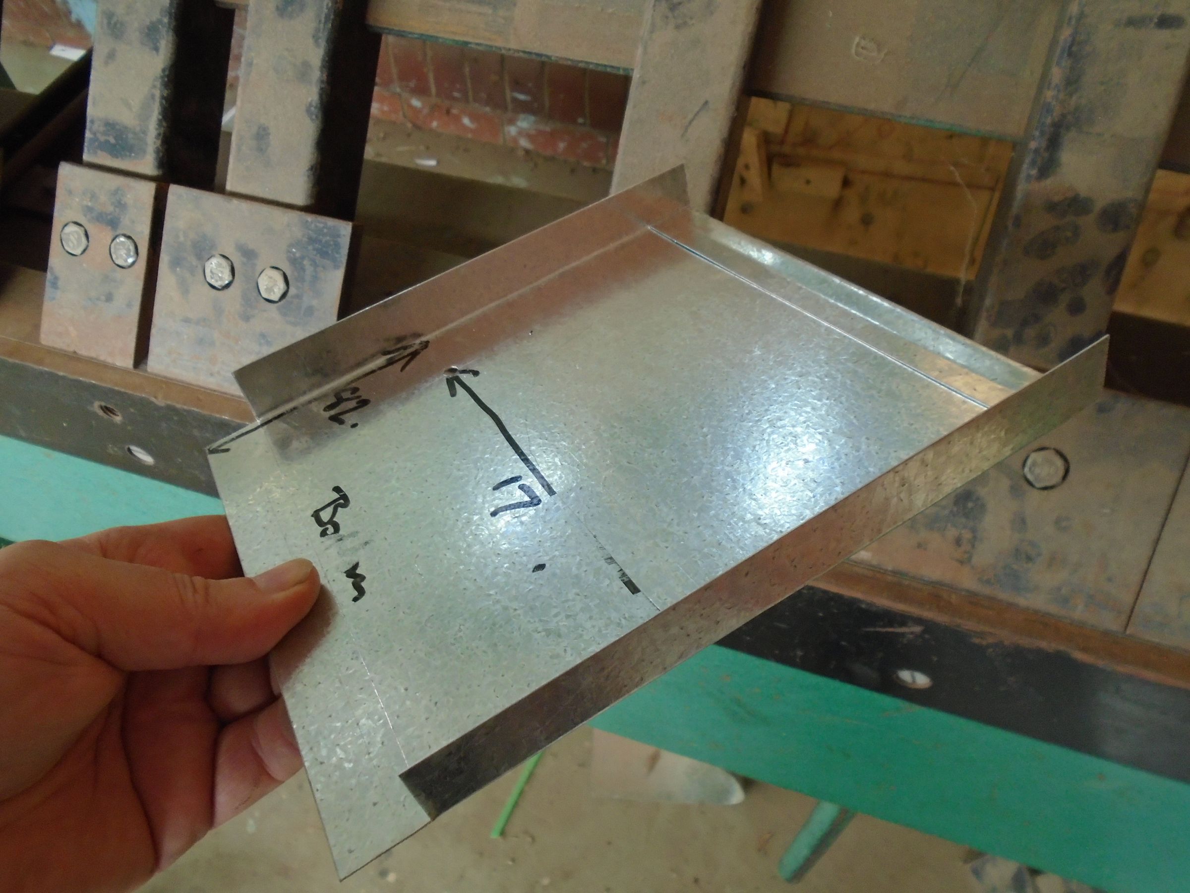 Automatic Chicken Feeder : 7 Steps (with Pictures) - Instructables