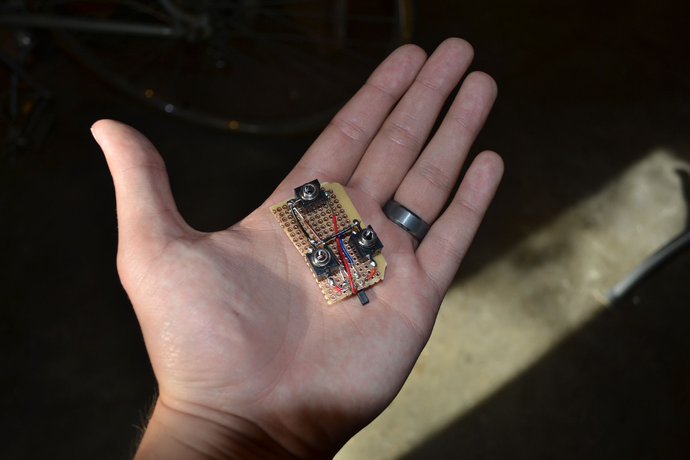 Curiously Small Audio Switch : 5 Steps - Instructables
