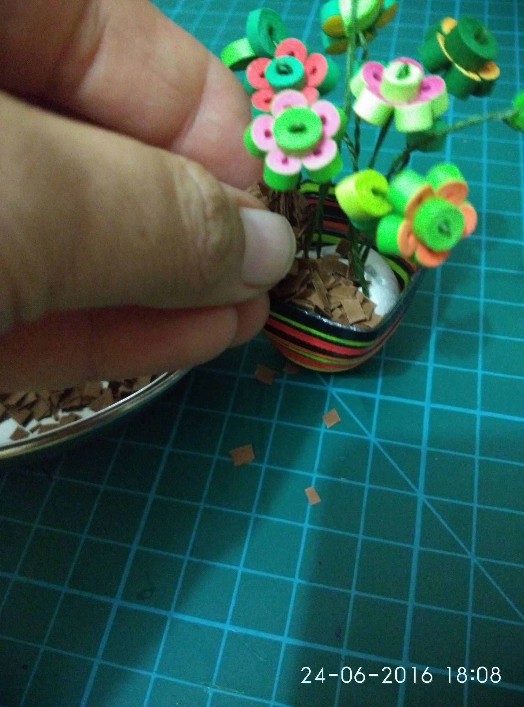 Realistic Quilled Miniature Flower Pot From Scratch! : 4 Steps ...