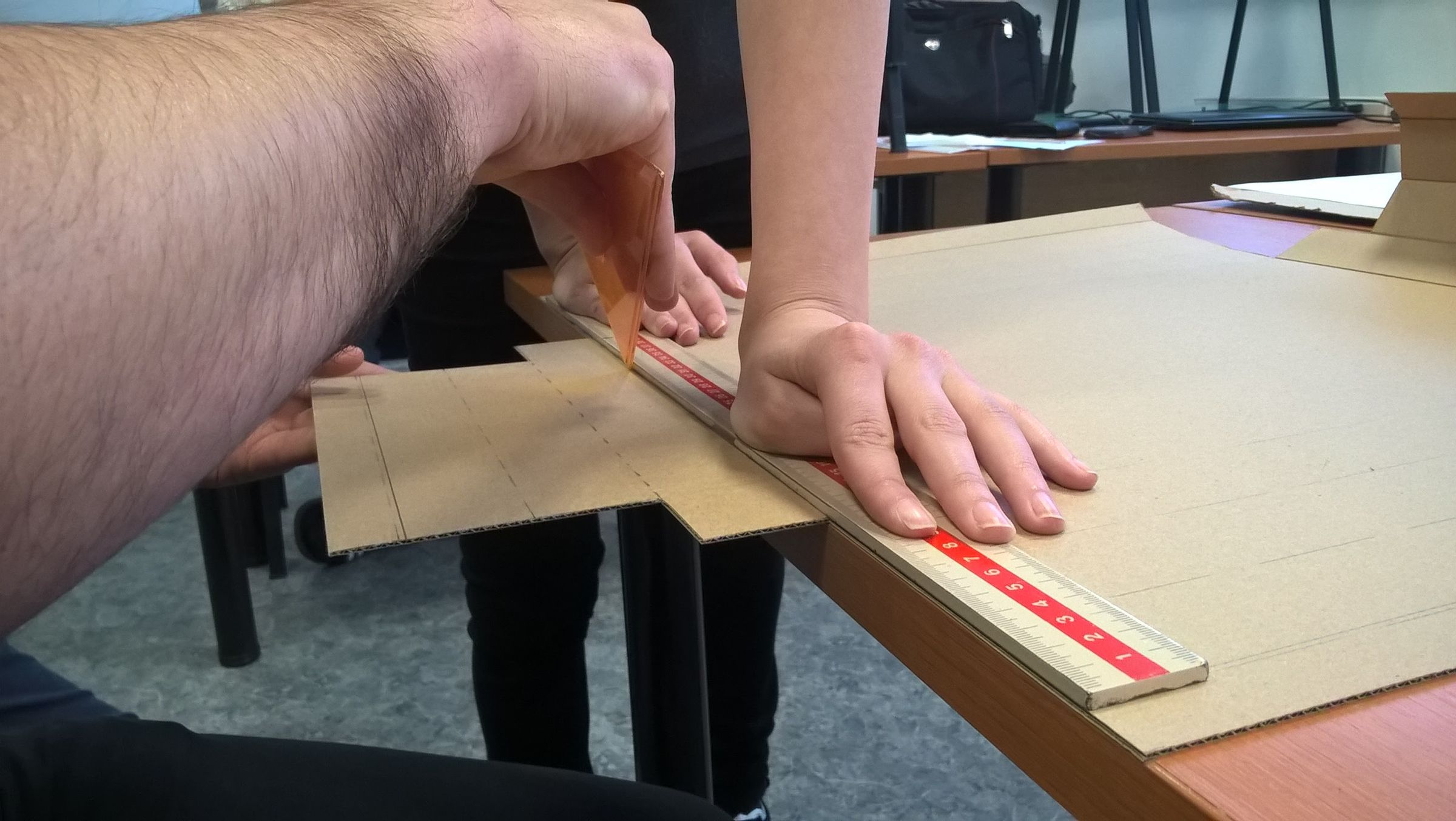 Cardboard Laptop Desk : 9 Steps (with Pictures) - Instructables