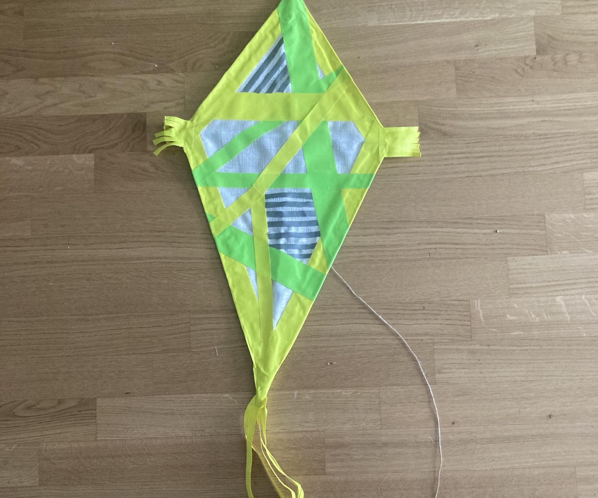 Tape-Art-Kite : 5 Steps - Instructables
