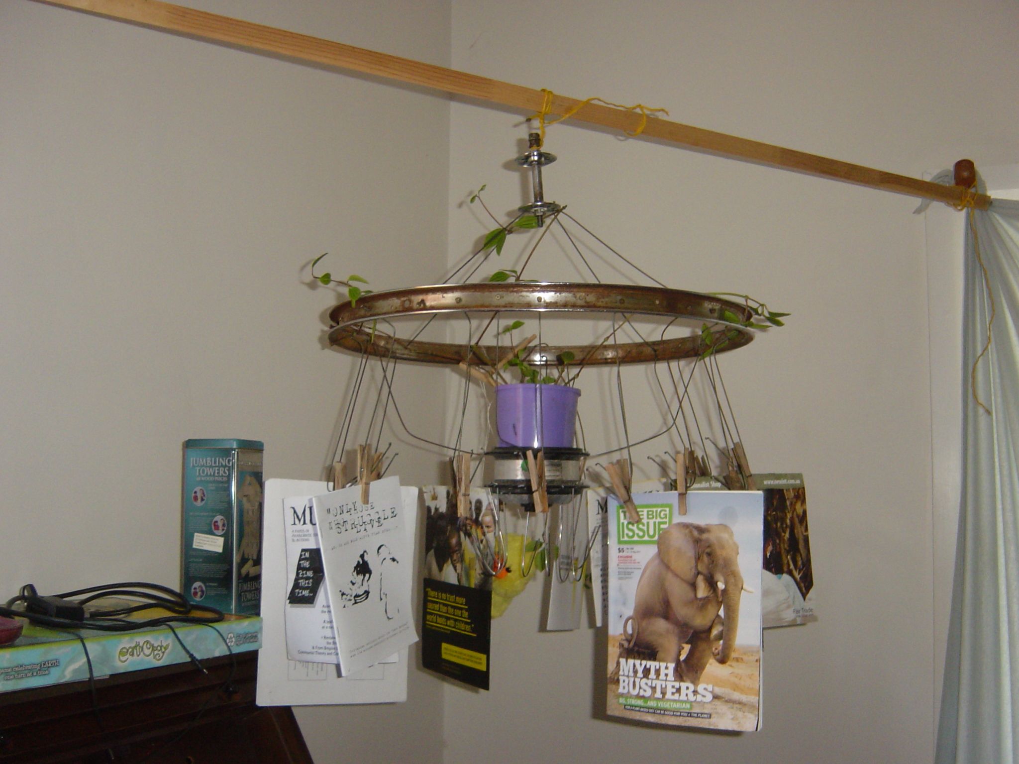 How to Make a Spinning Pot or Zine Rack From an Old Bike Wheel : 7 ...