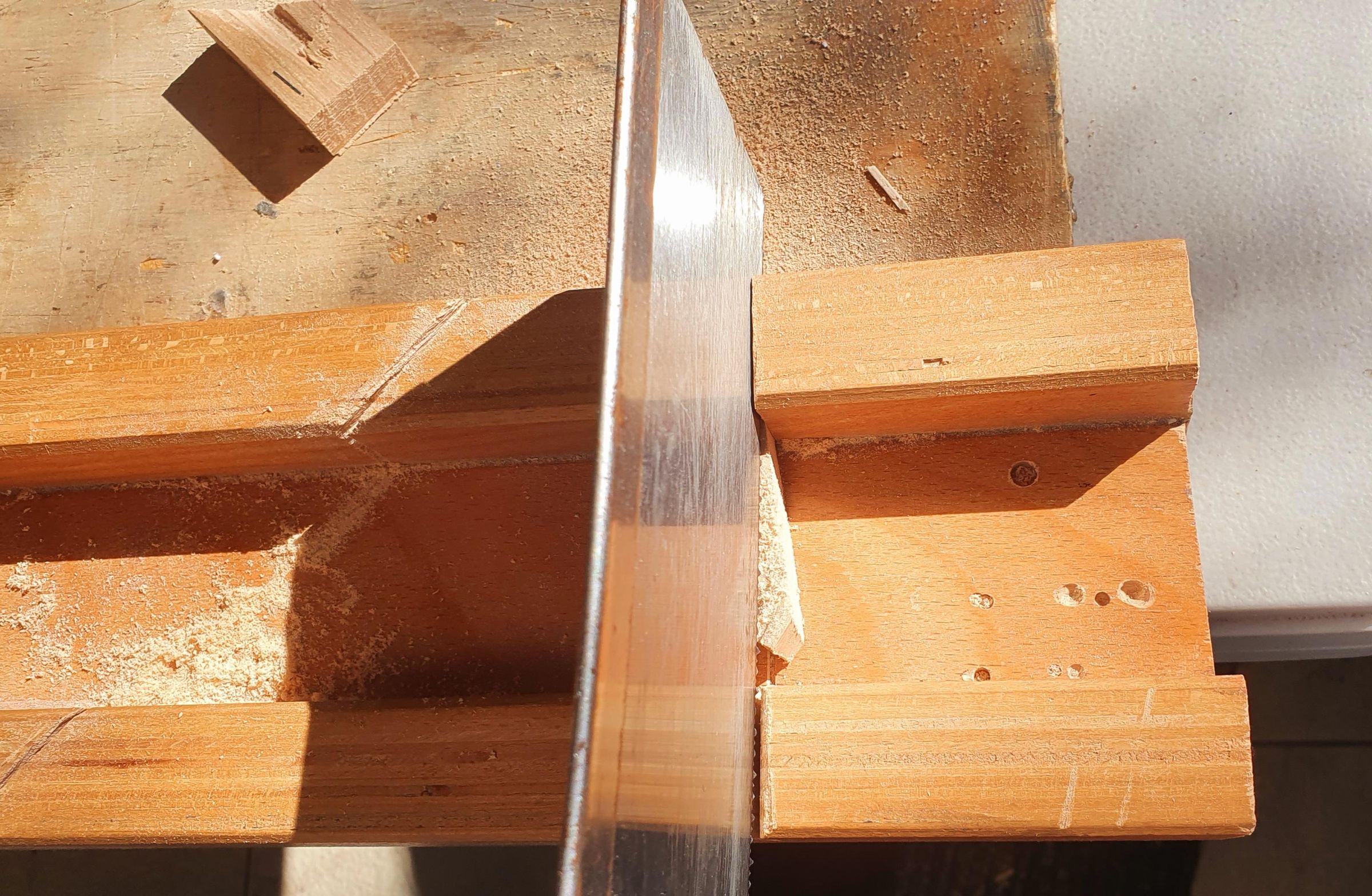 Wobbly Table Leveler : 4 Steps - Instructables