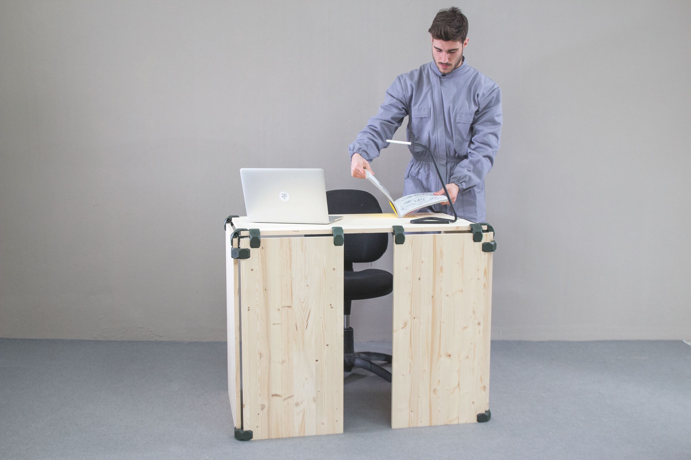 DIY Desk - Home Office : 5 Steps - Instructables