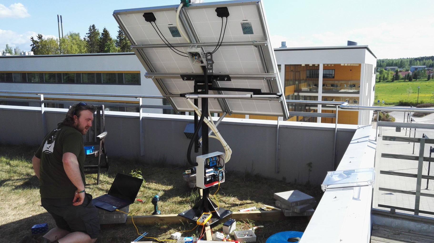 Dual Axis Solar Tracker With Online Energy Monitor 11 Steps With
