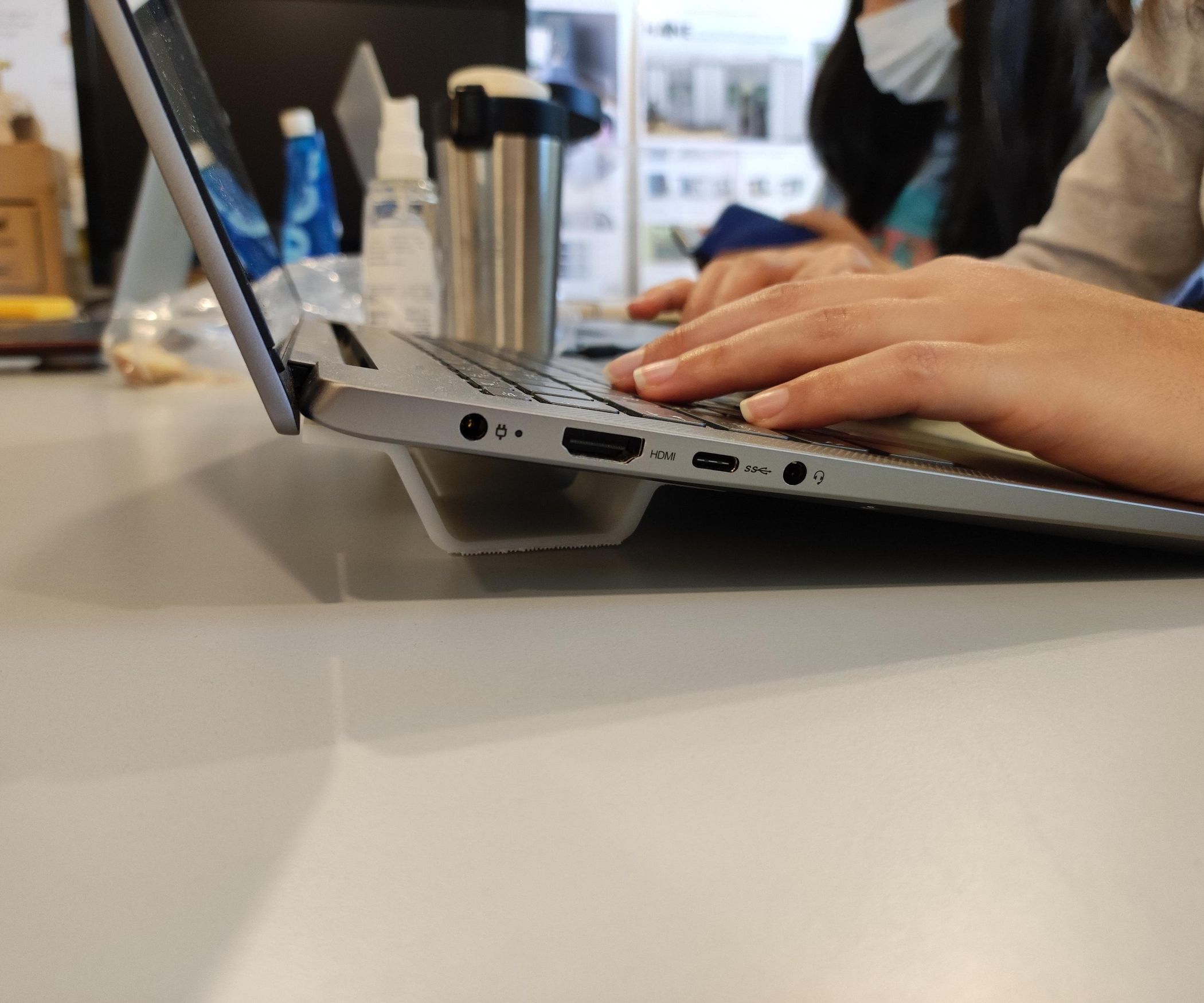 Small Minimal Laptop Stand: One Size Fits All : 5 Steps - Instructables