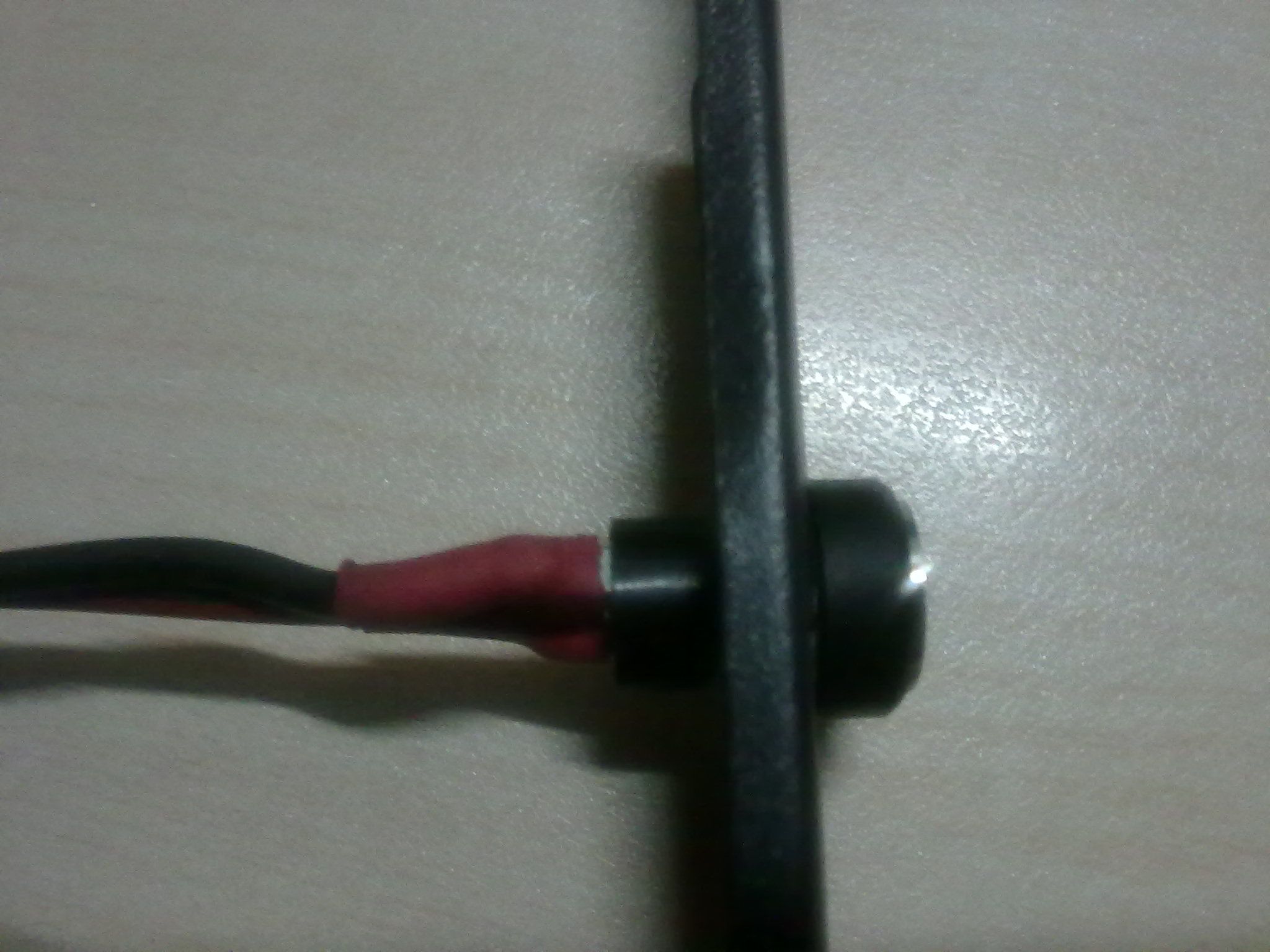 STRISCIA LED ALIMENTATA DA CONNETTORE SATA : 14 Steps - Instructables