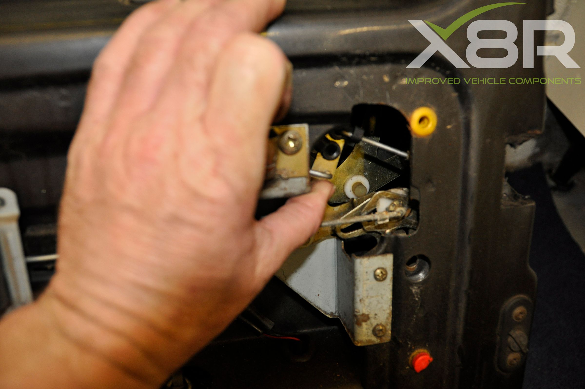 Fitting Our Replacement Door Lock Springs Land Rover Discovery 1 Range ...