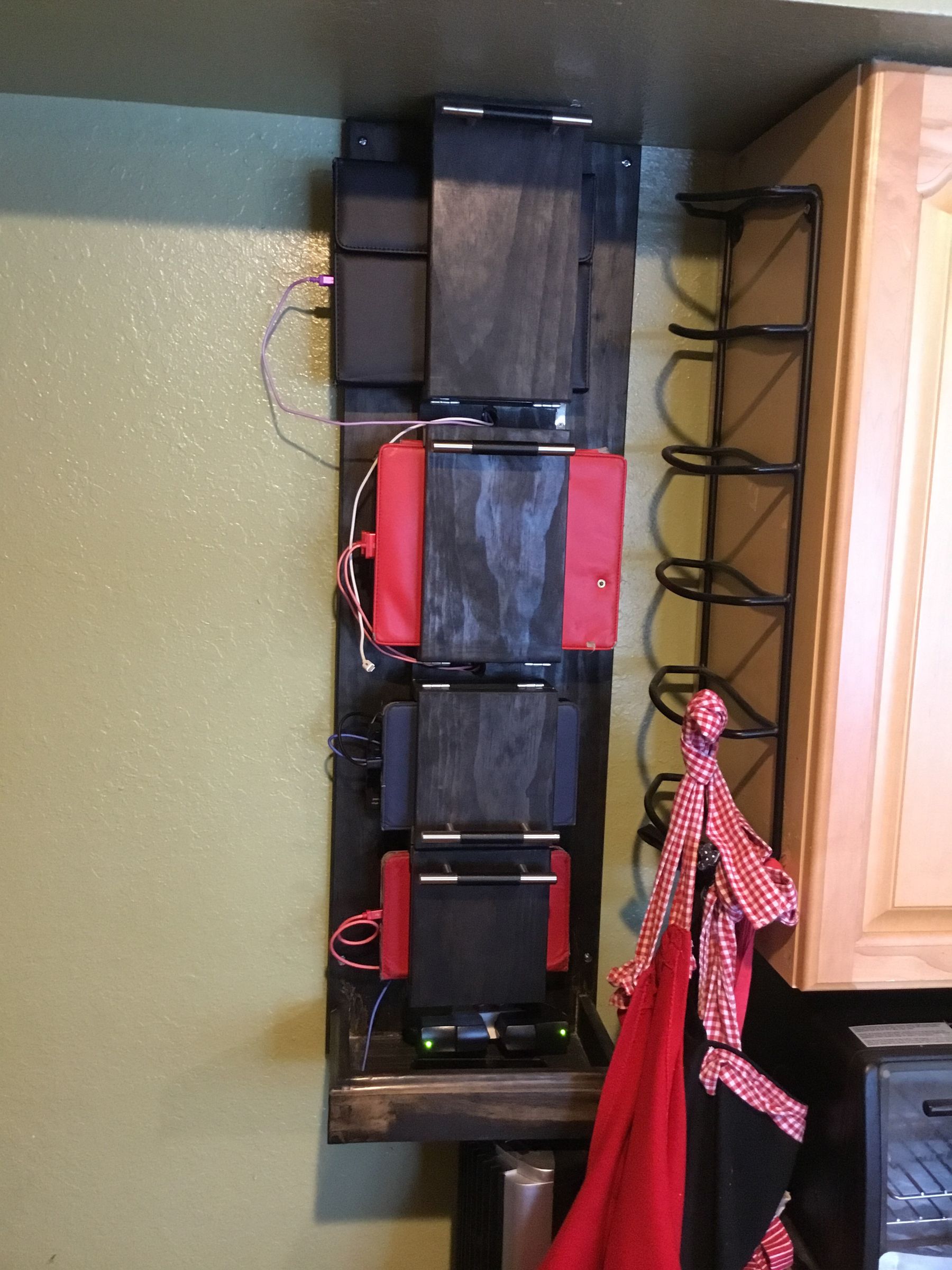 Tablet Charging Station : 5 Steps - Instructables