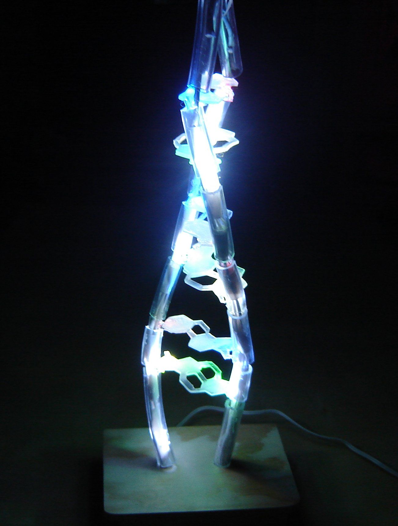 The Double Helix -a DNA Model With Lights : 7 Steps (with Pictures ...