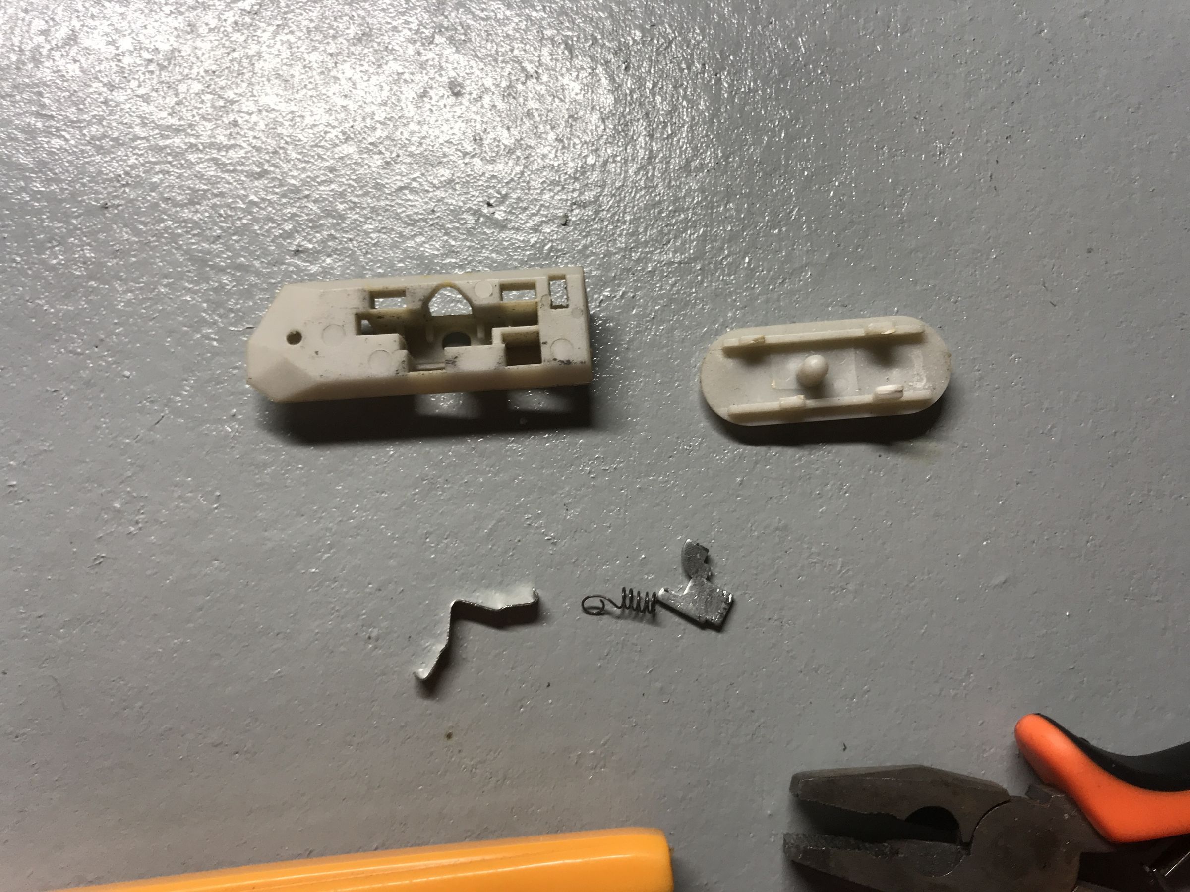 Self Retracting Box Cutter Using Rubber Band : 4 Steps - Instructables