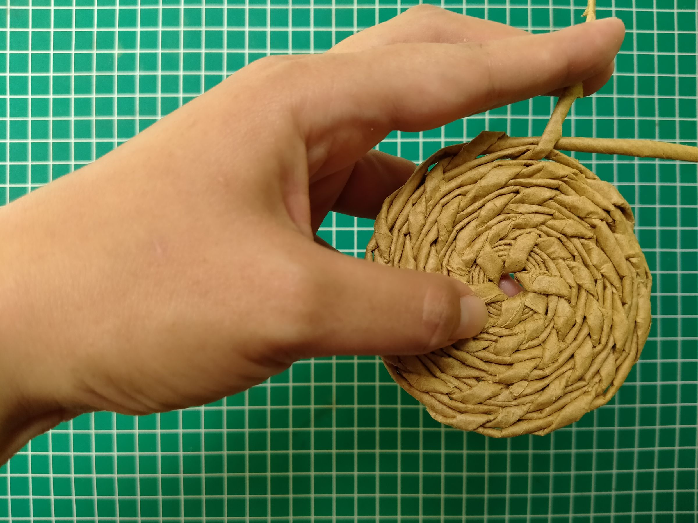 Weaving Round Handbag From Paper : 7 Steps (with Pictures) - Instructables