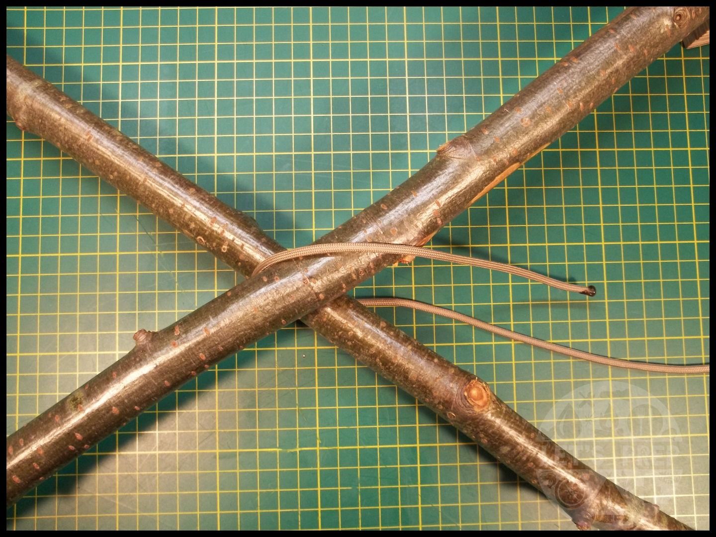 Quick Skills #5: How to Tie Lashings - Pt.2 Diagonal Lashing : 7 Steps ...