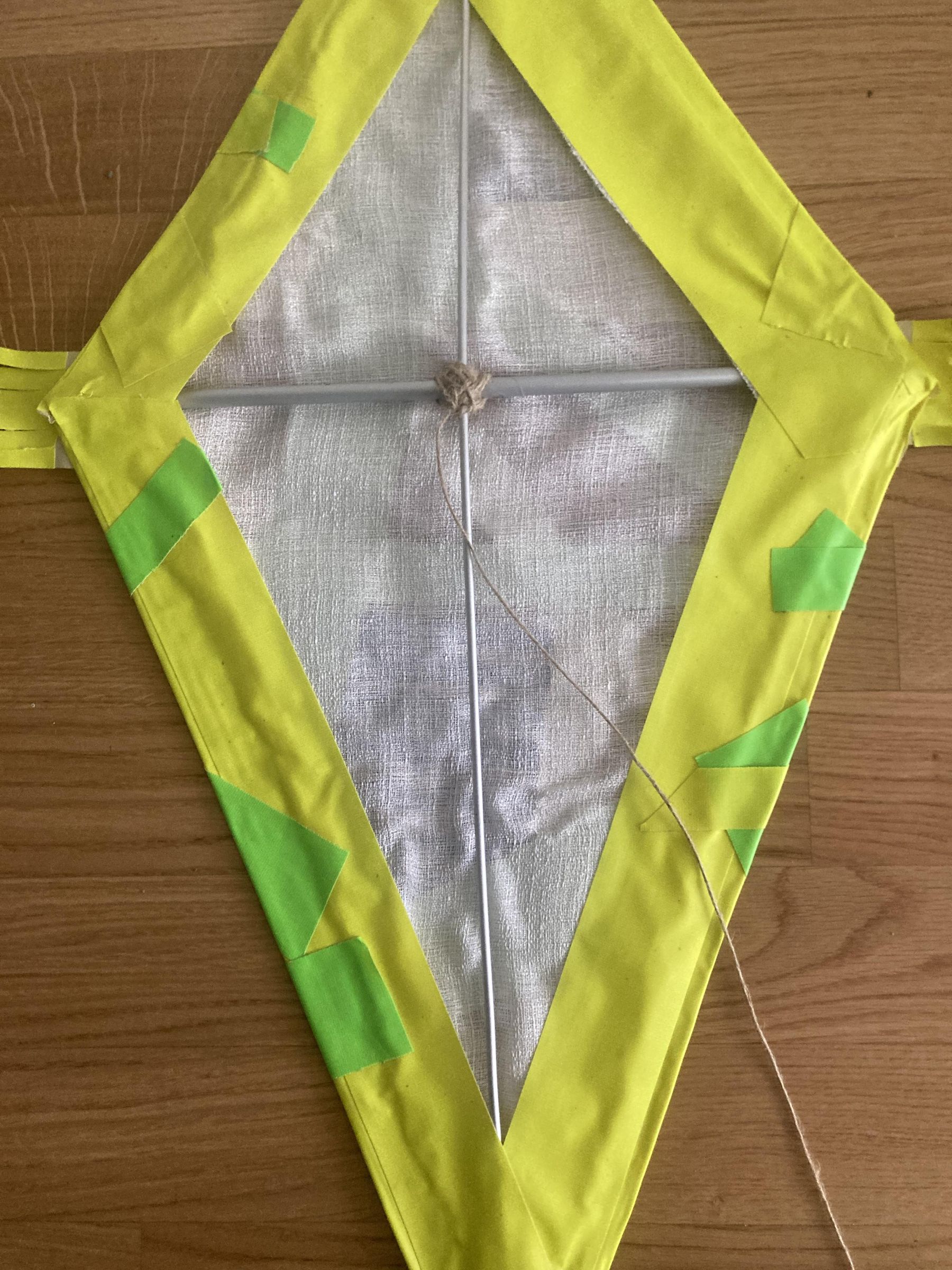 Tape-Art-Kite : 5 Steps - Instructables