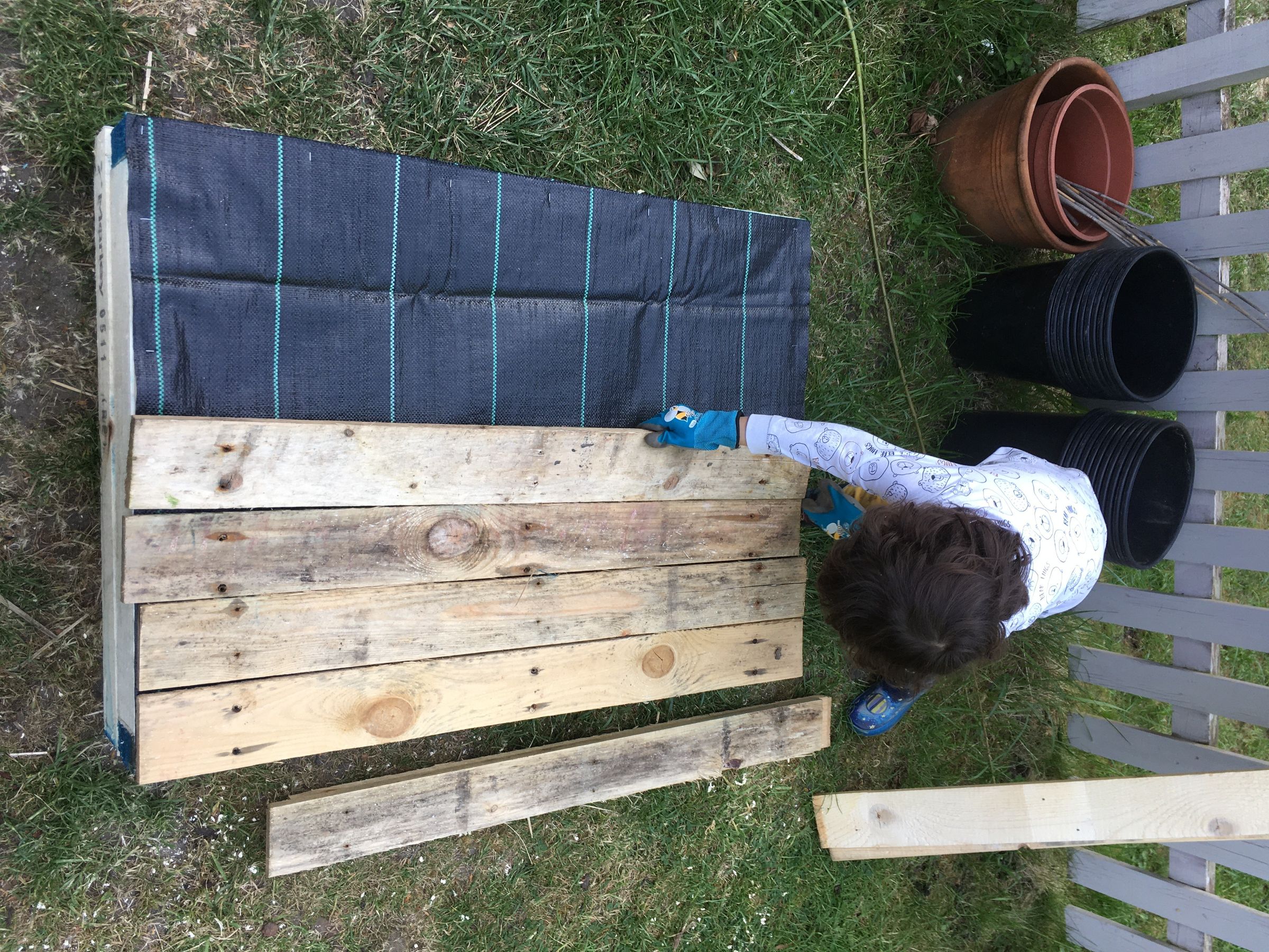 Pallet Sand Pit - DIY in 2 Hours From 2 Pallets! : 12 Steps (with ...