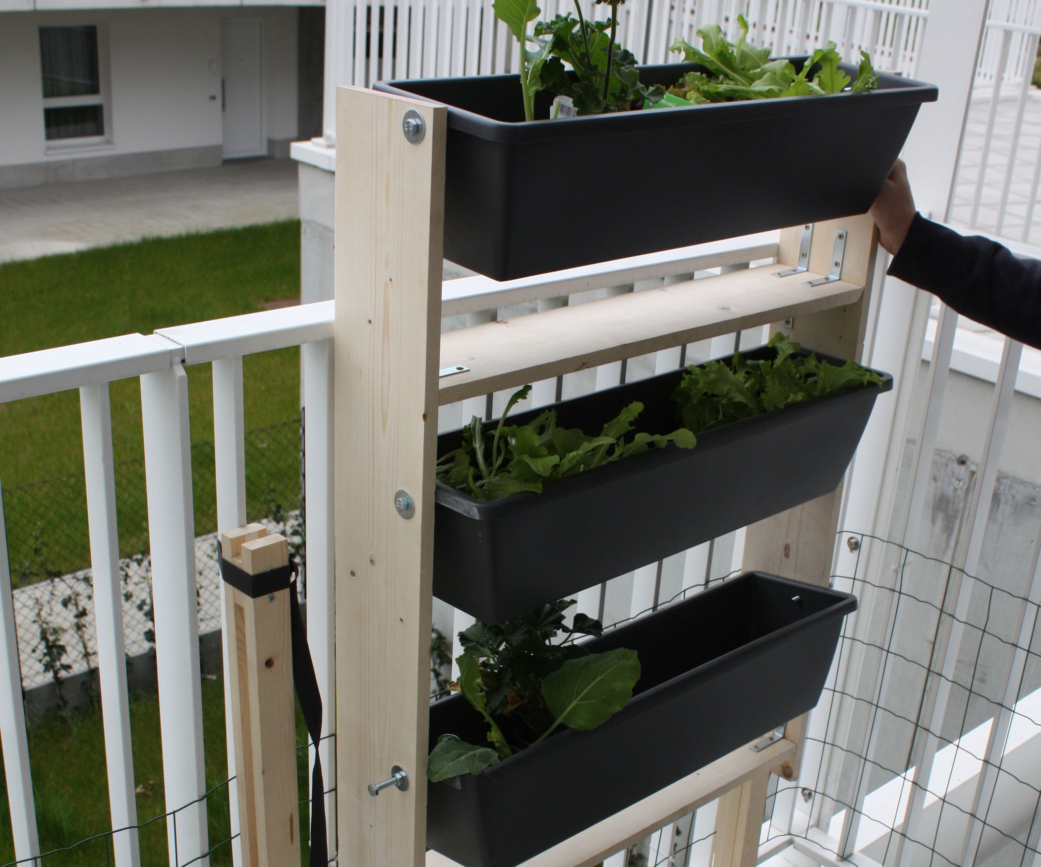 Space Efficient Gardening Rack : 9 Steps (with Pictures) - Instructables