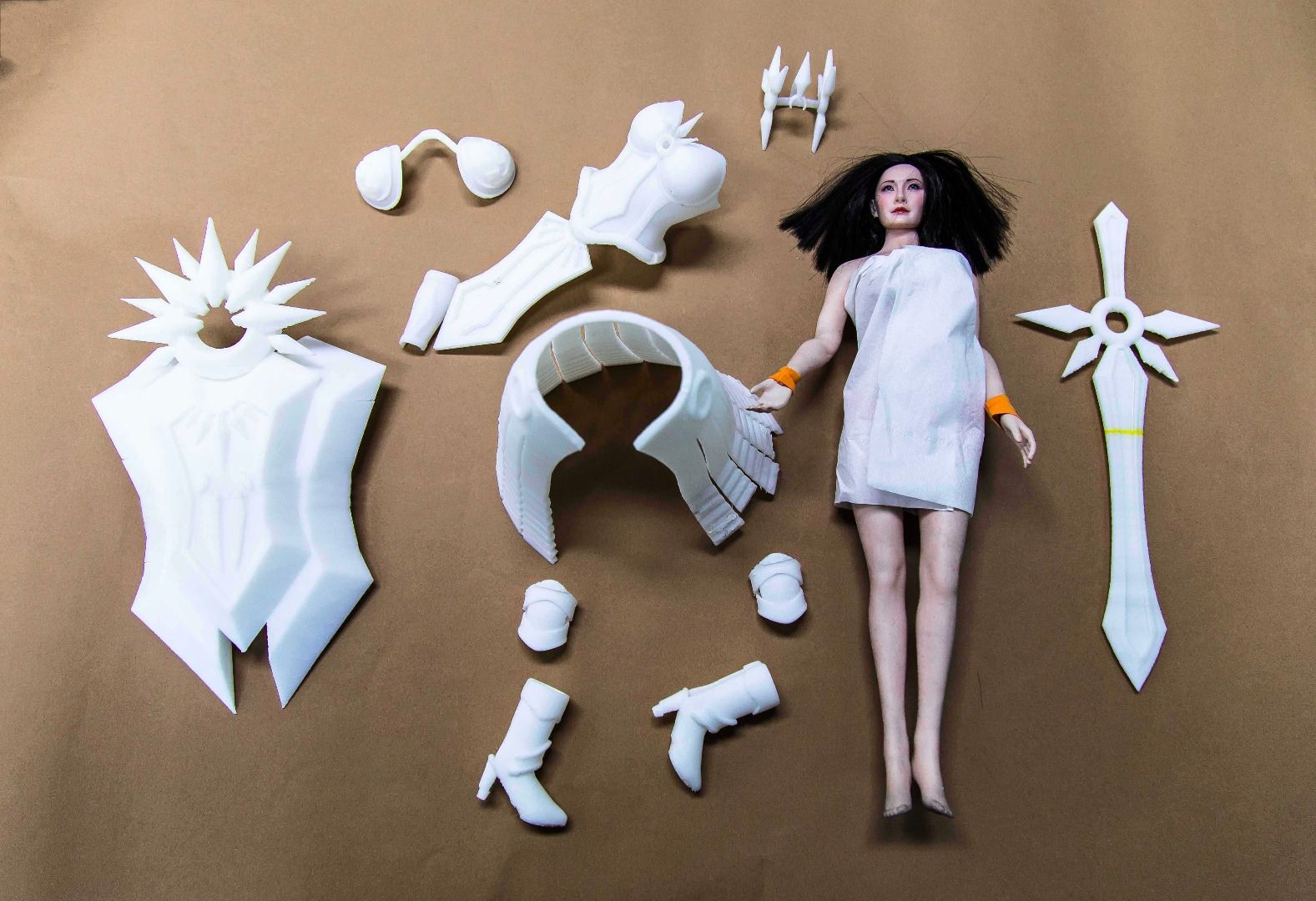Barbie's Armor－Leona － the Radiant Dawn : 6 Steps - Instructables