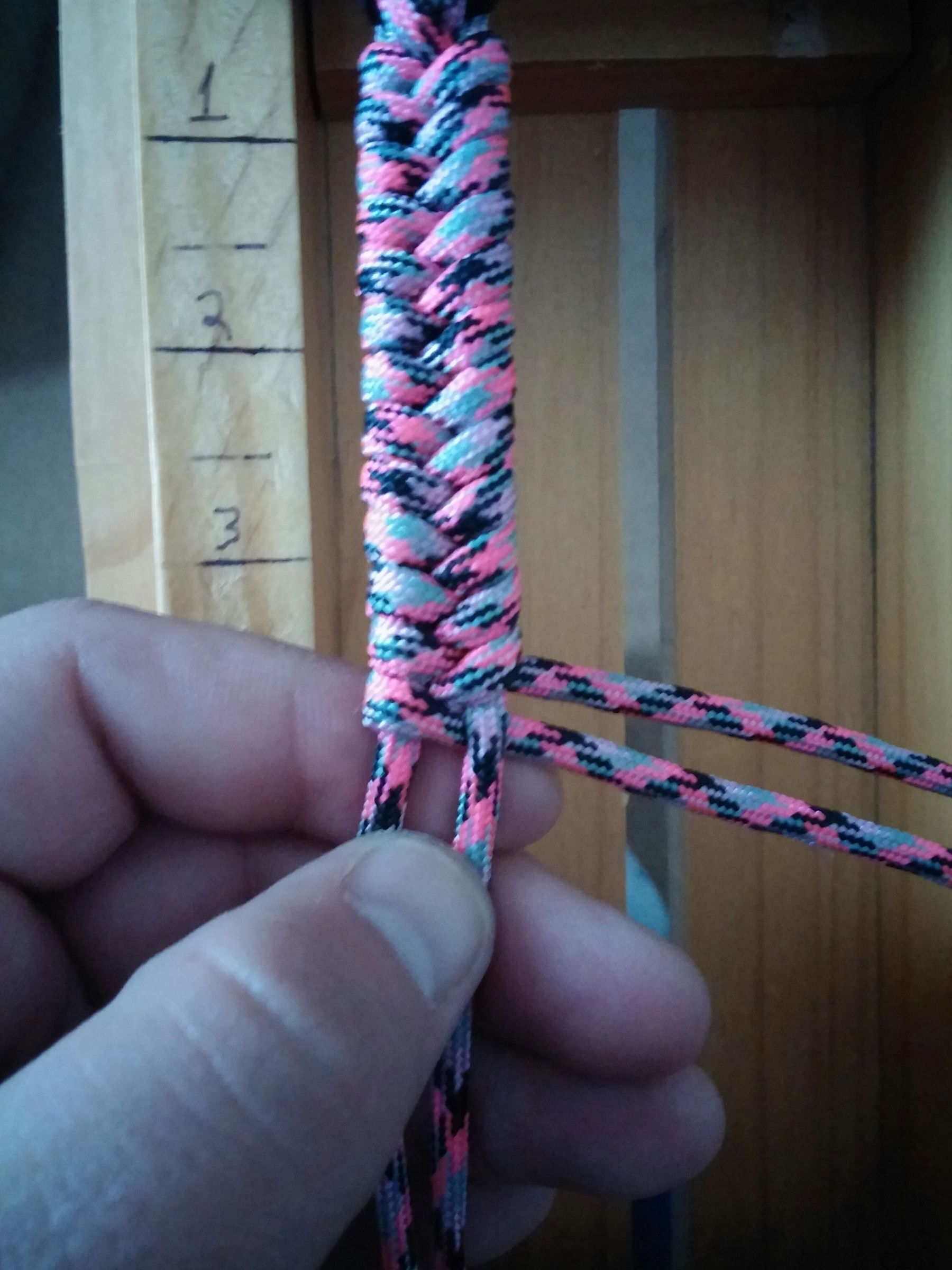 Fish Tail Paracord Bracelet : 10 Steps - Instructables